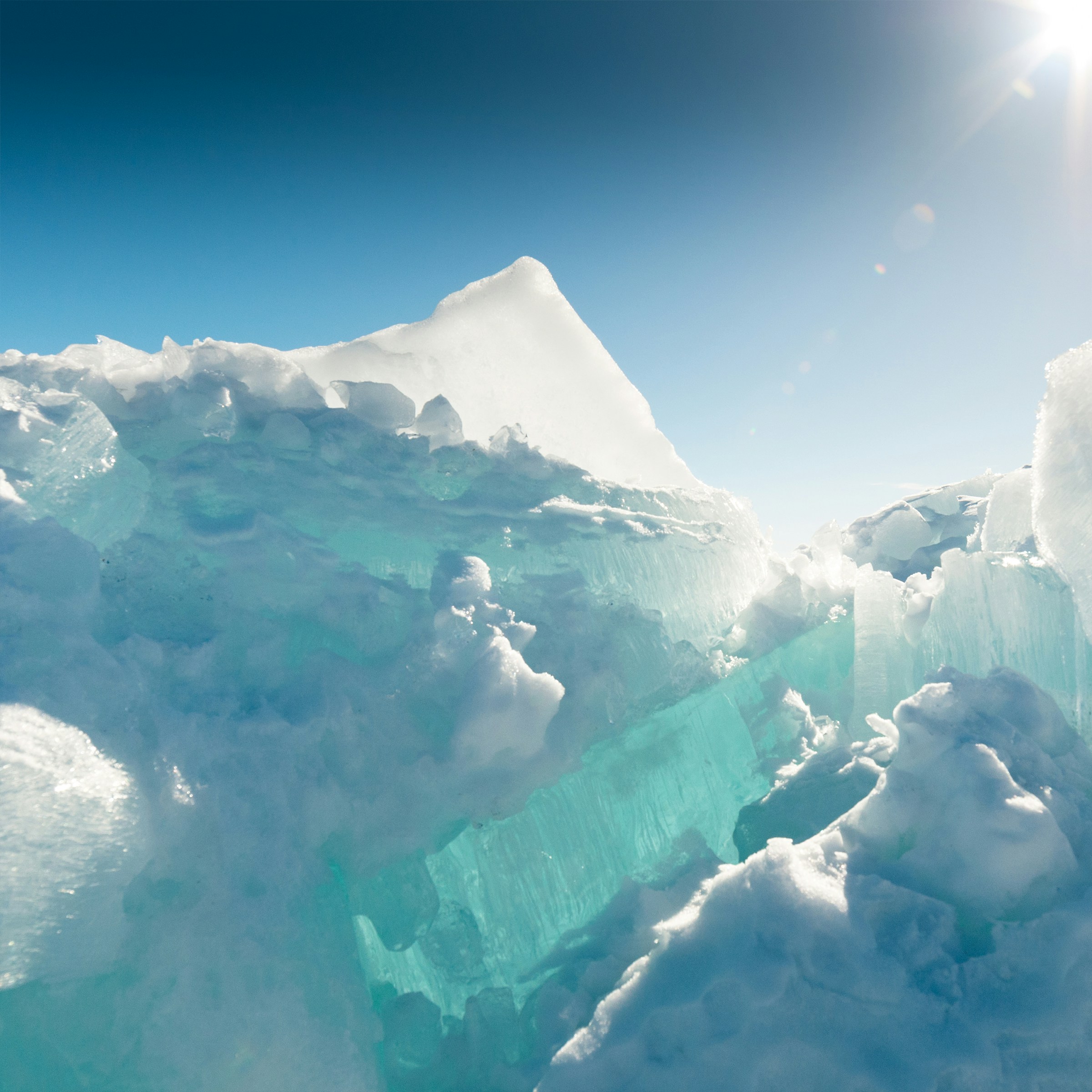 Le soleil brille sur les formations de glace photo – Image gratuite de ...