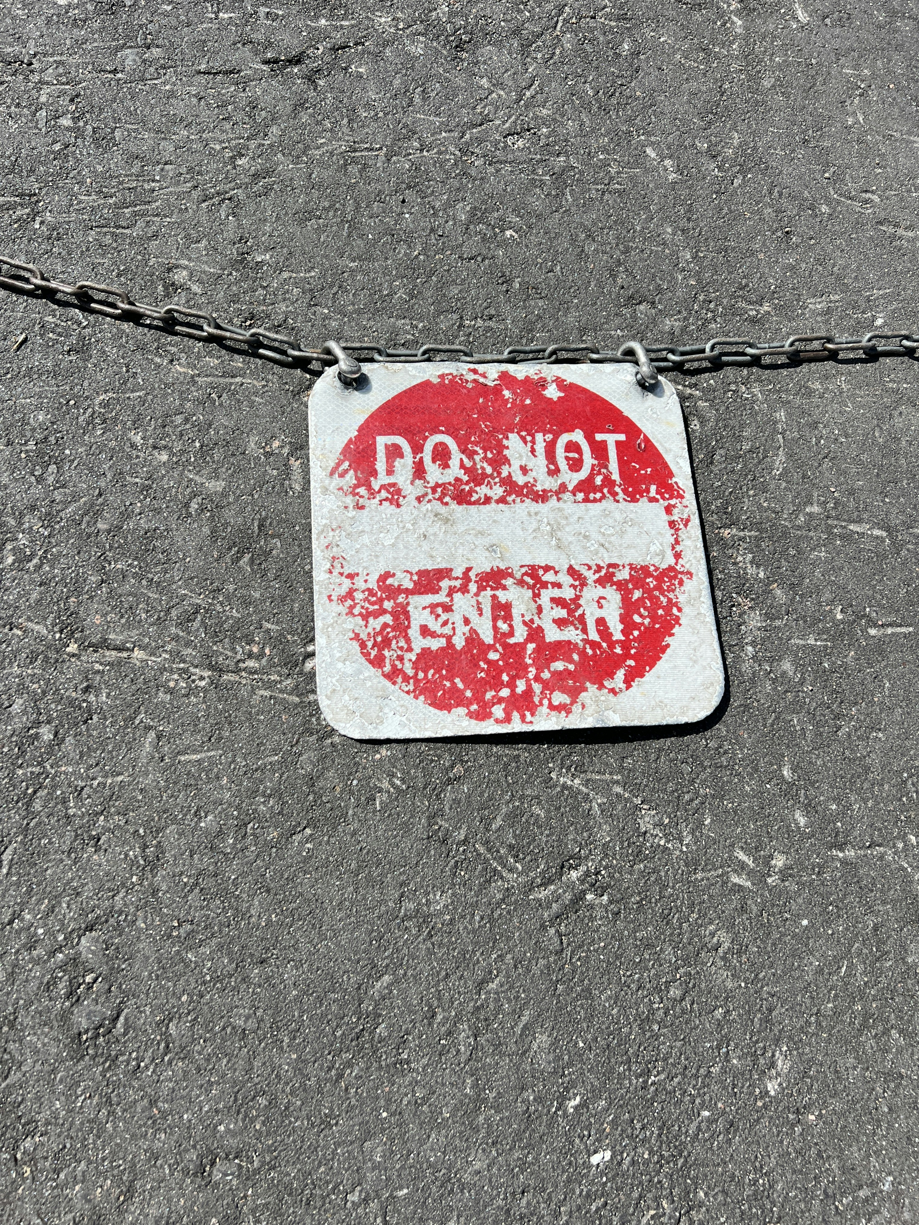 Un letrero rojo y blanco que dice No entrar foto – Imagen de Símbolo ...