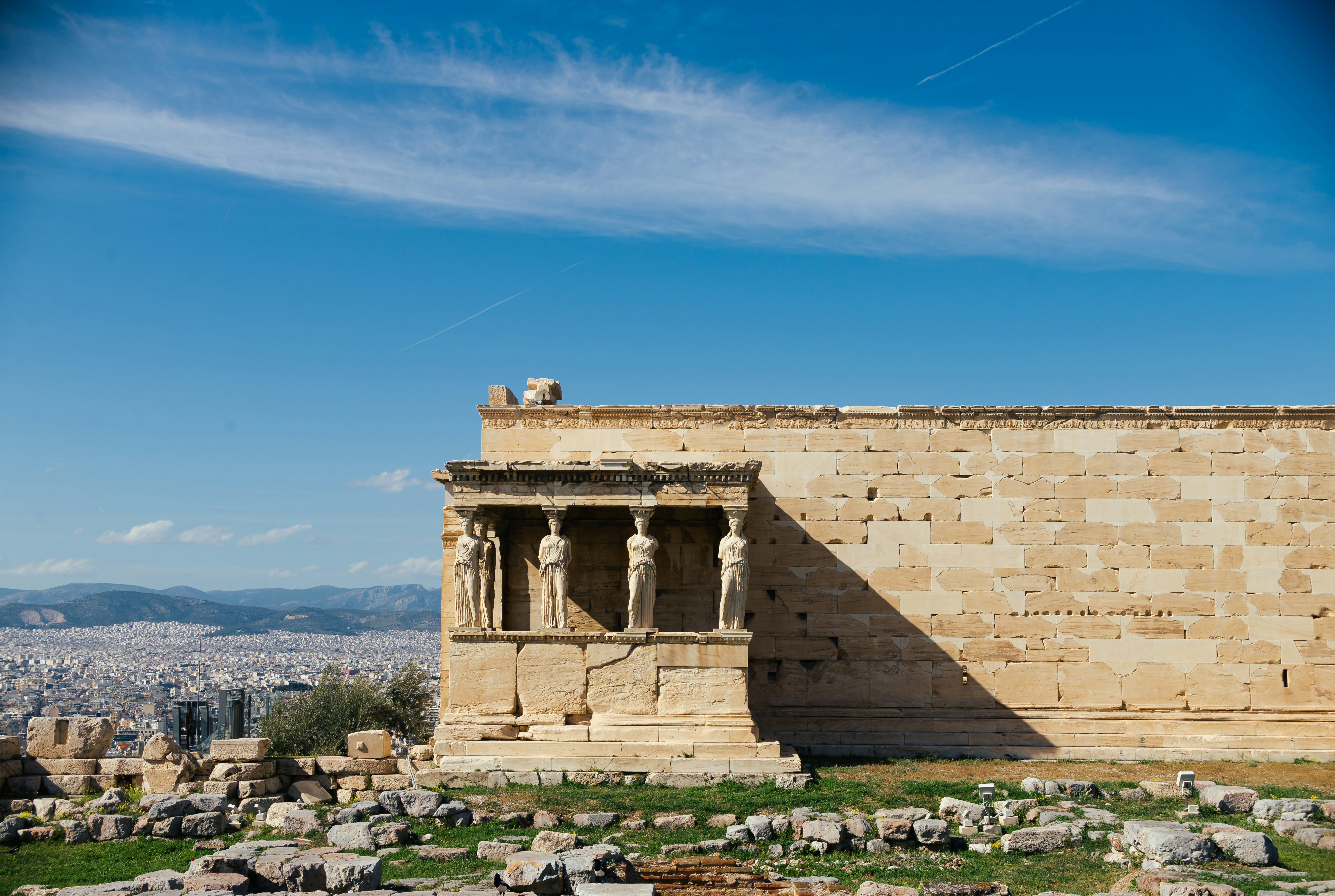 A large stone structure with a sky in the background photo – Free ...