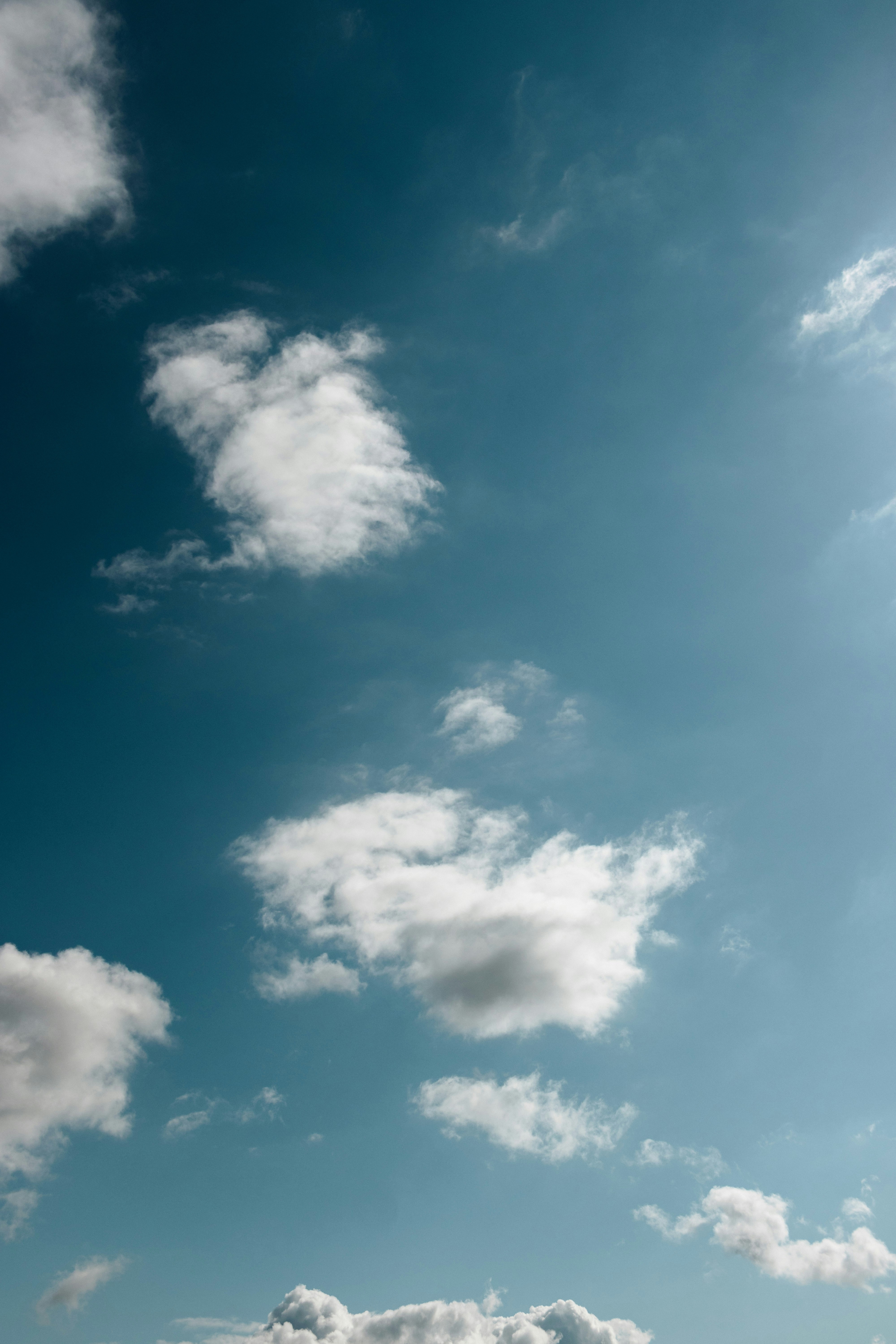 A plane is flying high in the sky photo – Free Grey Image on Unsplash