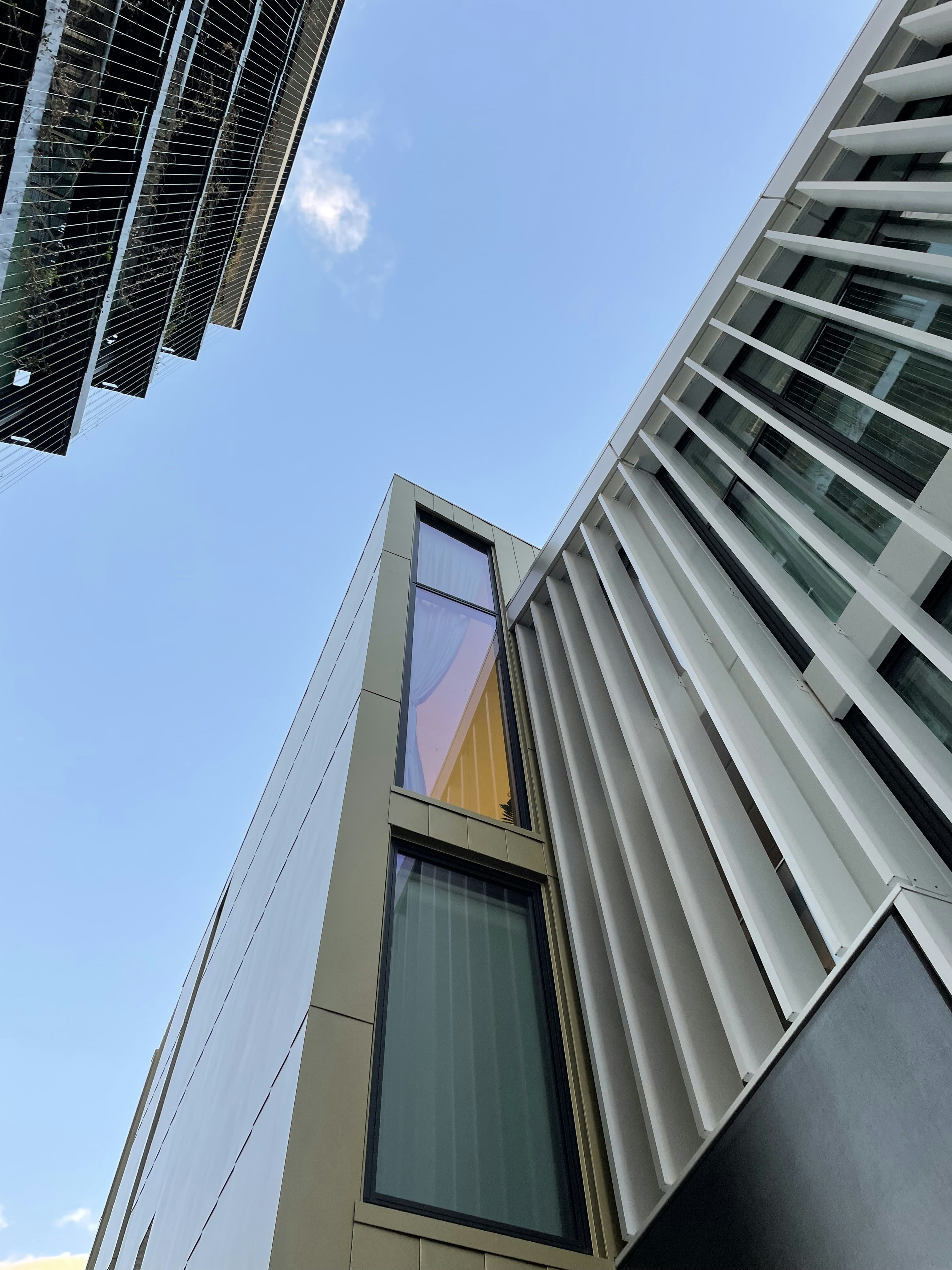 Looking up at a tall building with a sky background photo – Free ...