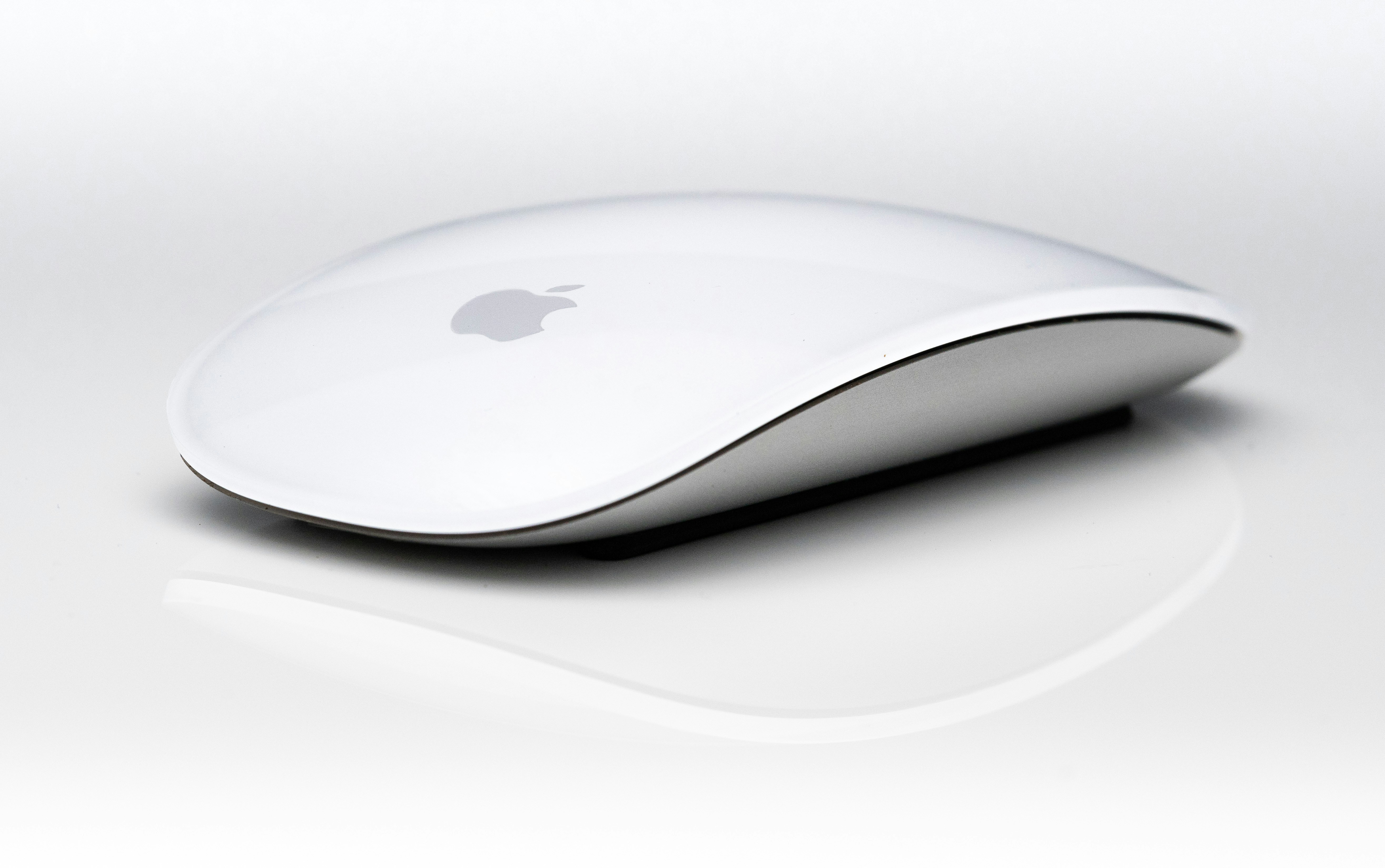 A computer mouse sitting on top of a white surface photo – Free Grey ...