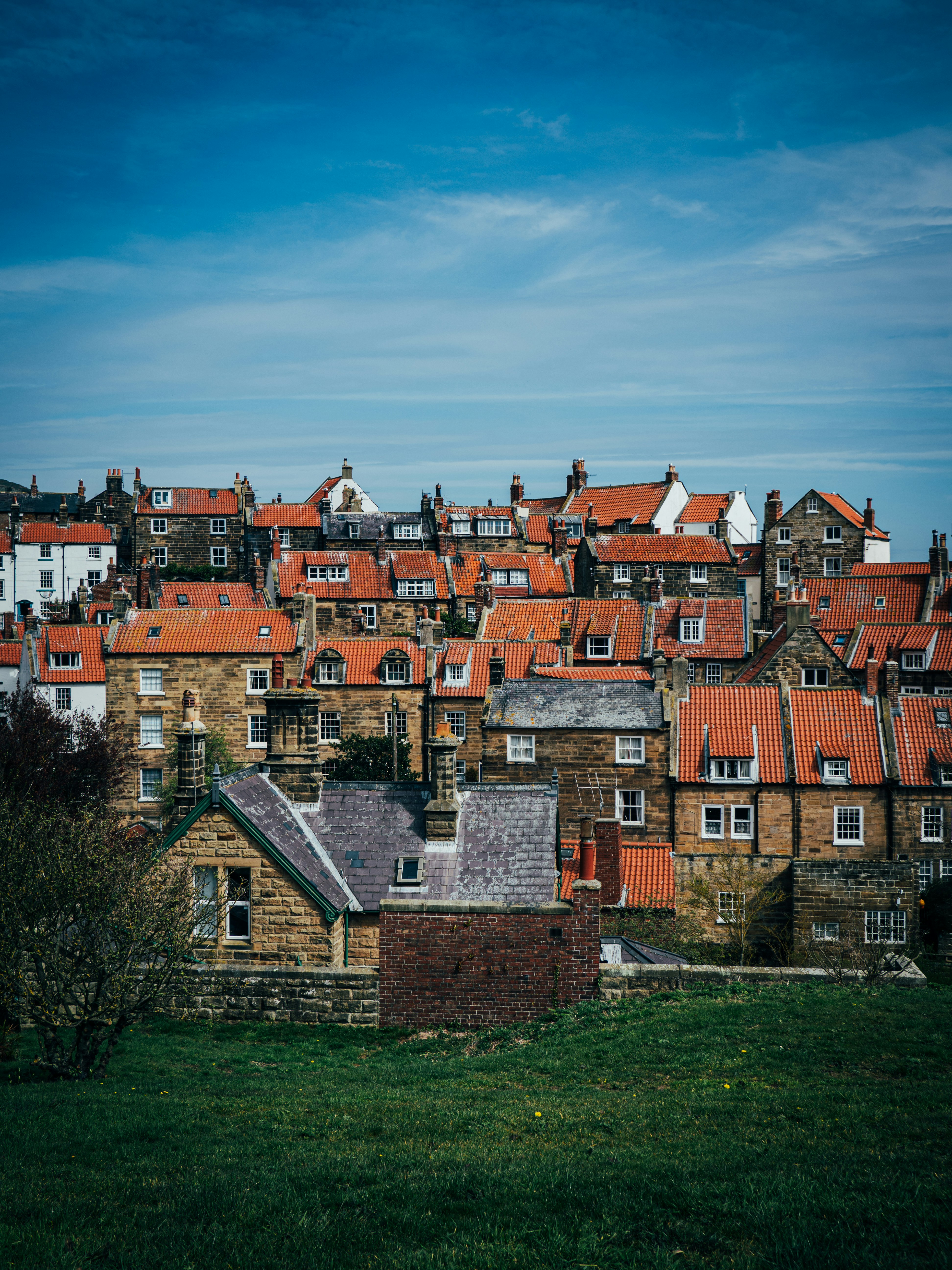 A group of buildings that are next to each other photo – Free Robin ...