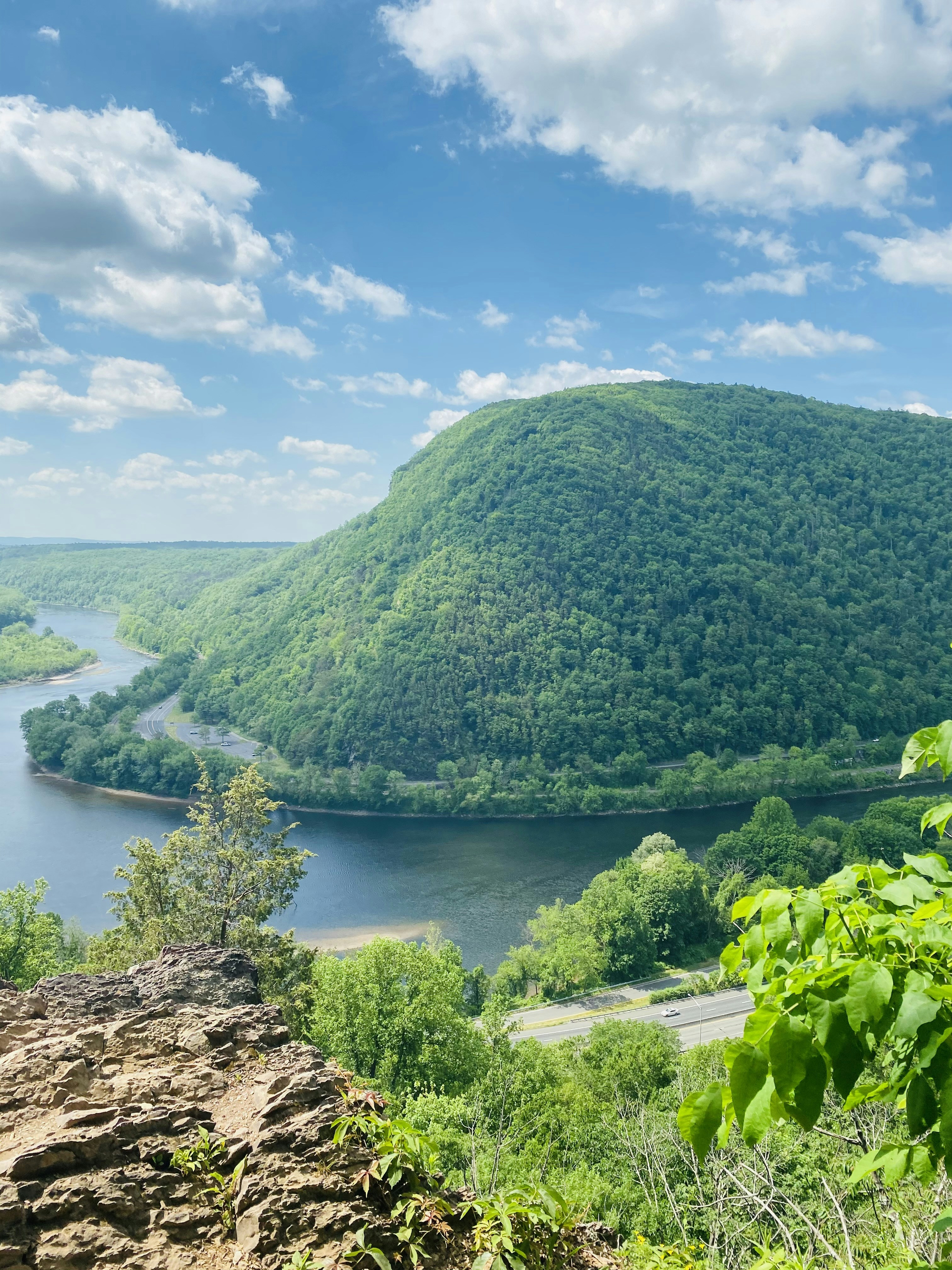 A scenic view of a river surrounded by mountains photo – Free Bushkill ...