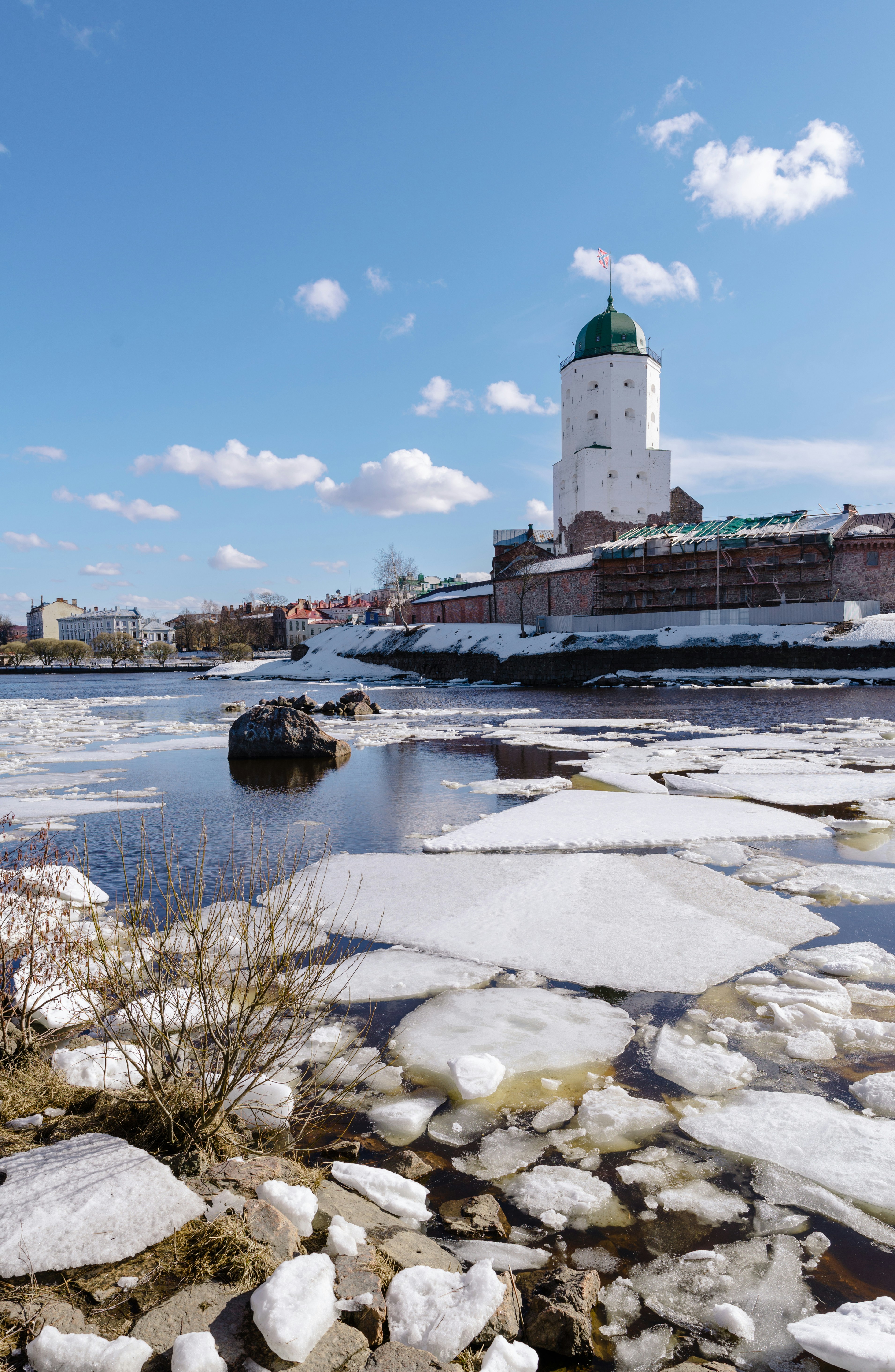 Fortress by the Frozen Shore: A Winter Quiet by the Turku Fortress and River