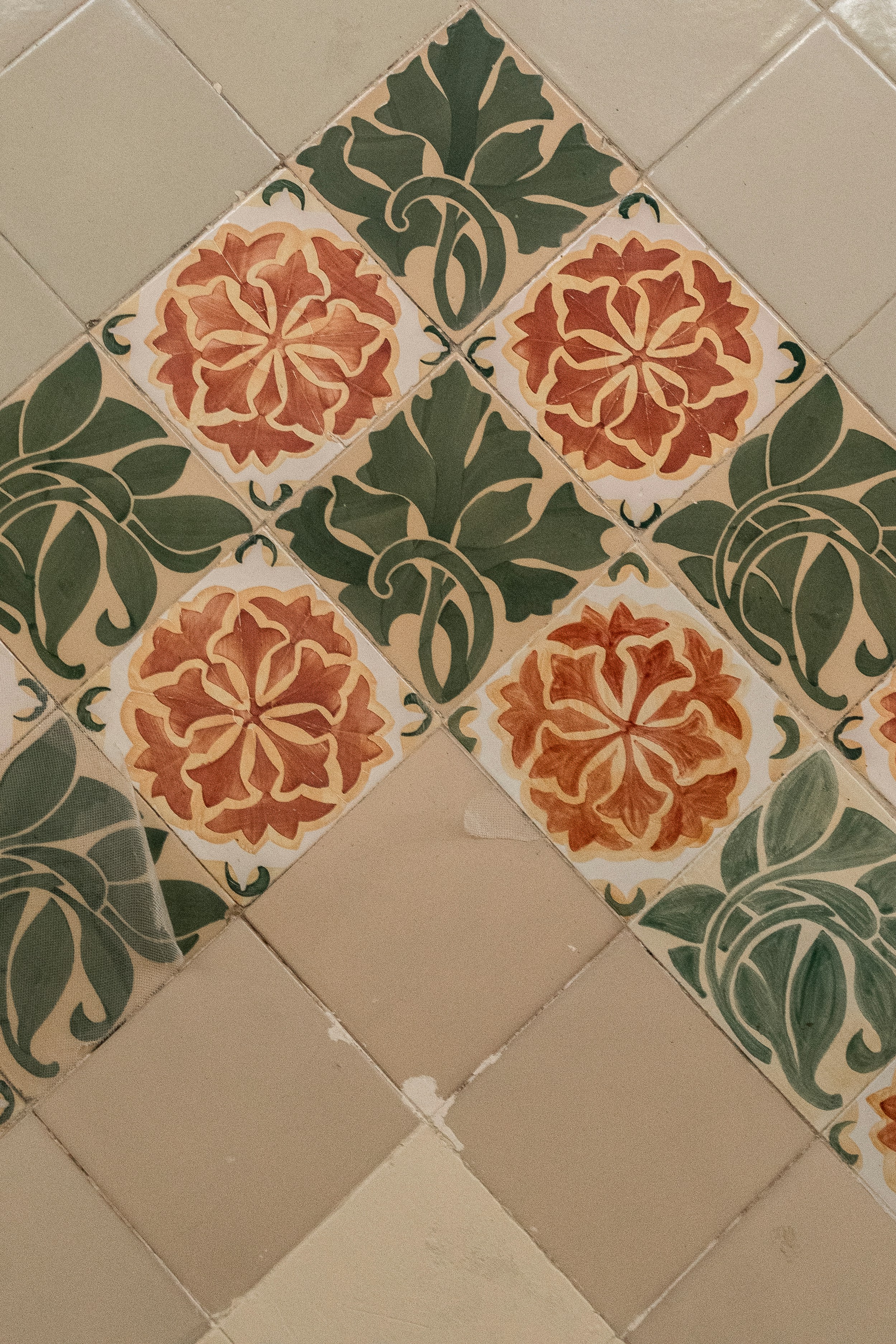 A tiled floor with a flower design on it photo – Free Barcelona Image ...