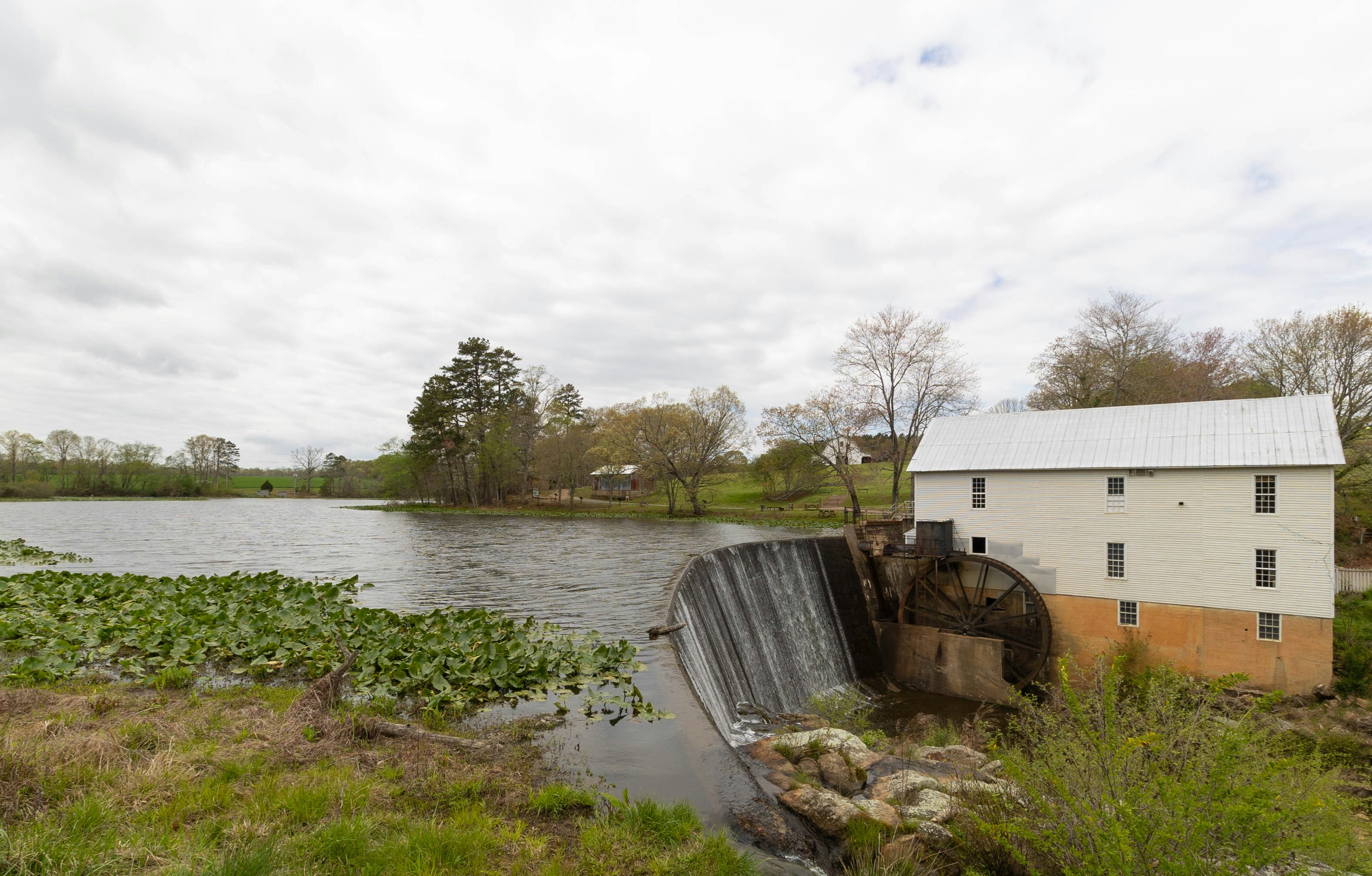 A small white building next to a body of water photo – Free Outdoors ...