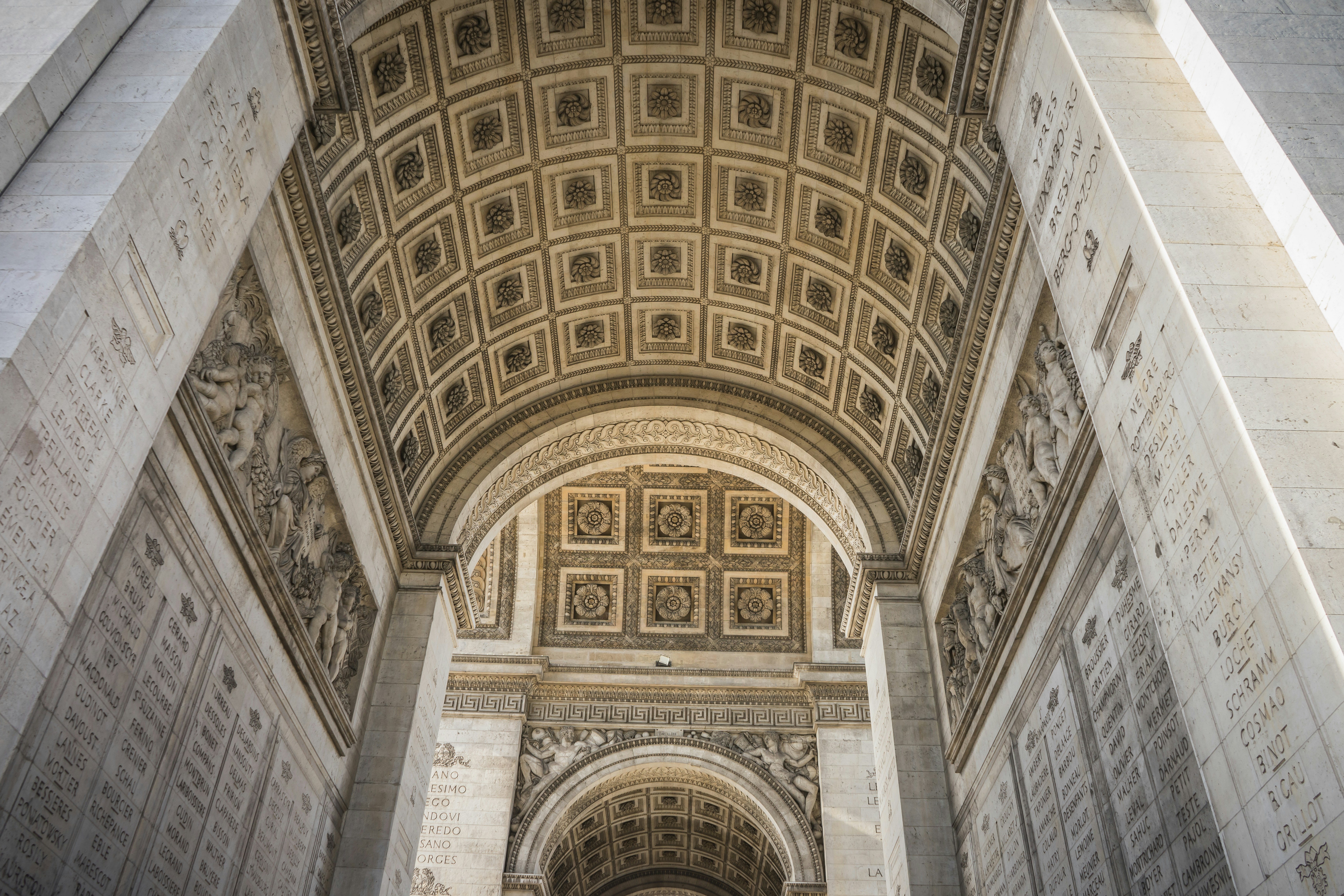 A very tall building with a very pretty arch photo – Free Paris Image ...