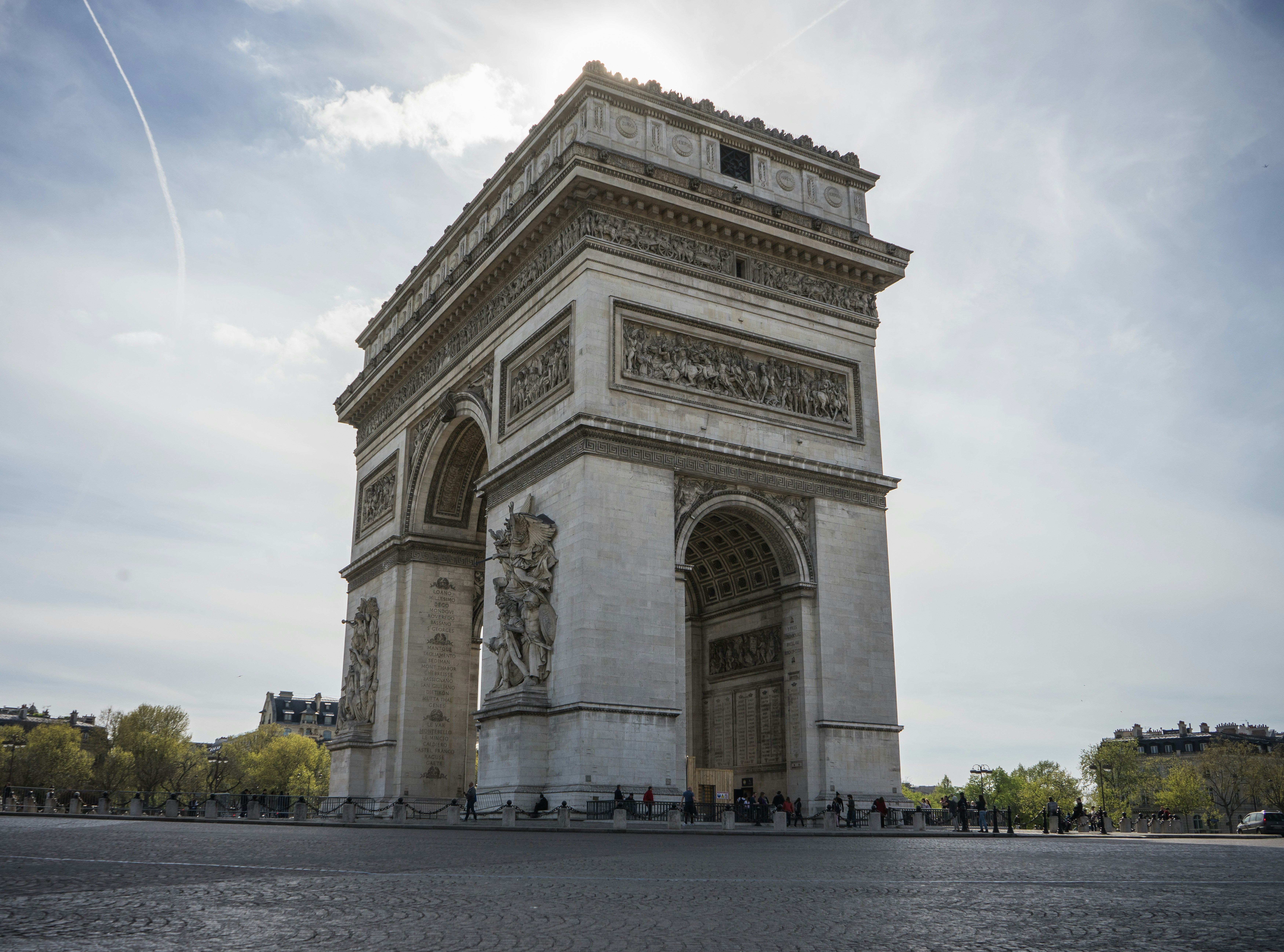 El Arco del Triunfo en París, Francia foto – Imagen de Ciudad gratuita ...
