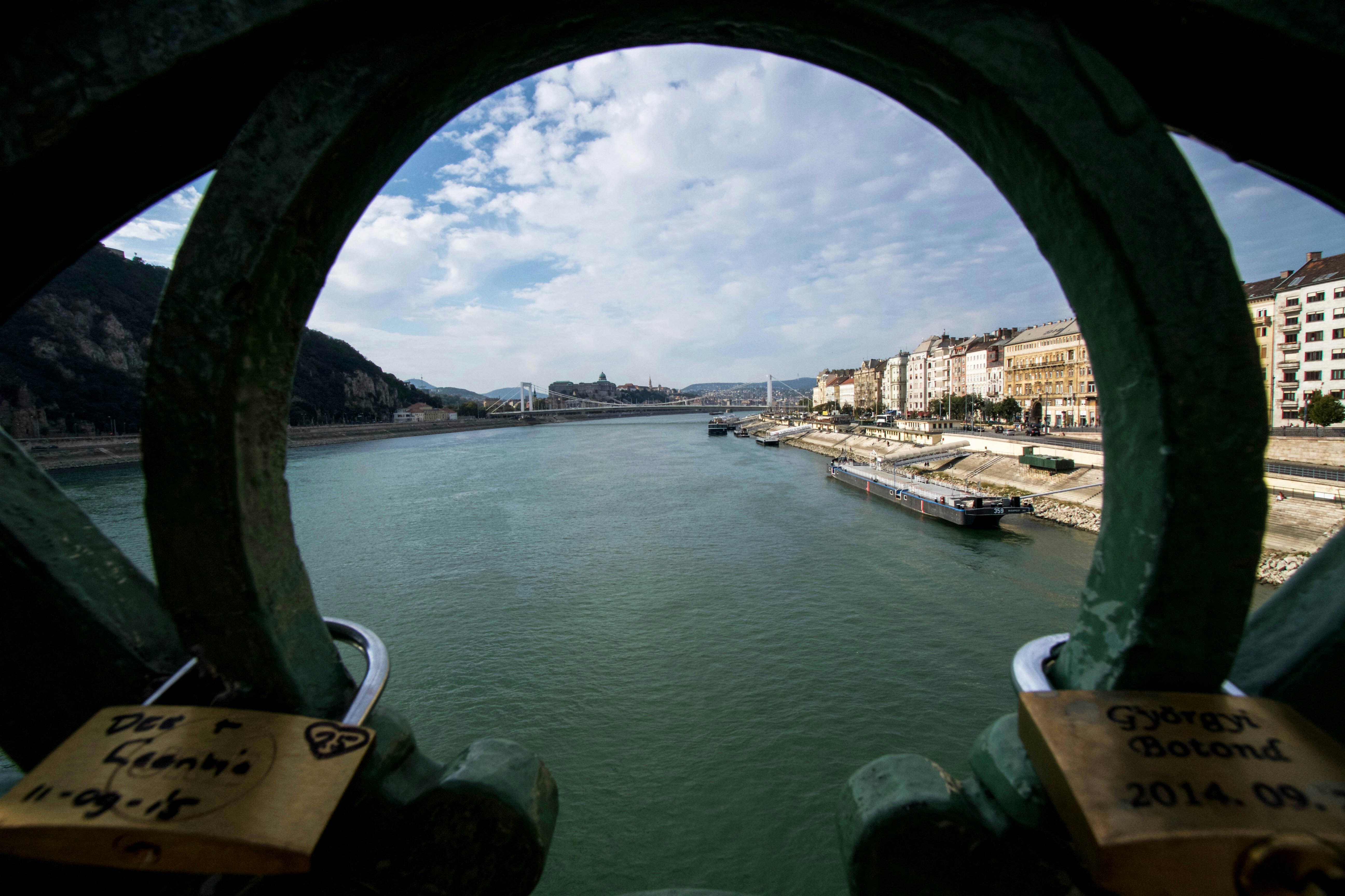 Through the Arch: A River's Journey