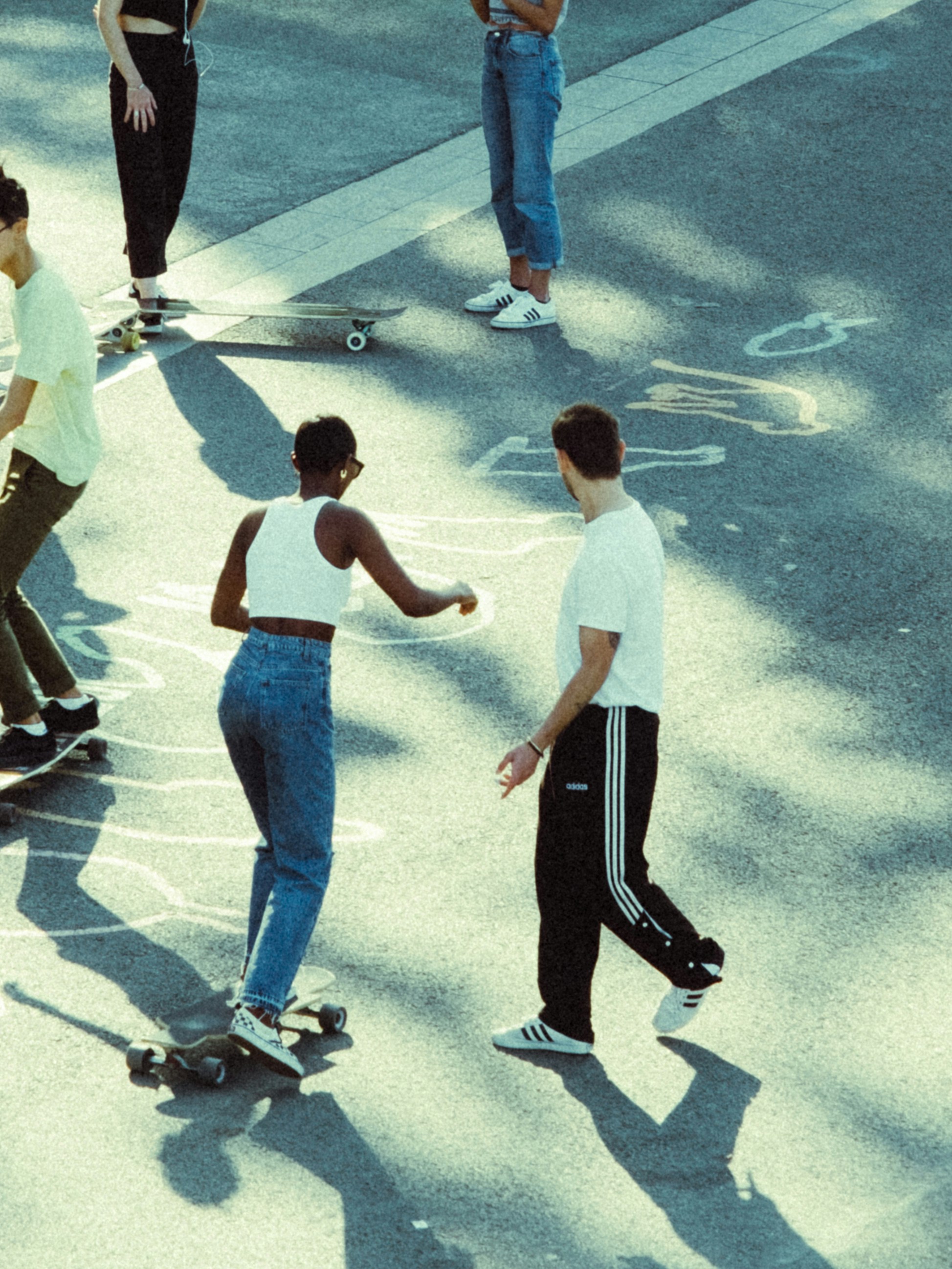 A group of people skateboarding photo – Free Human Image on Unsplash