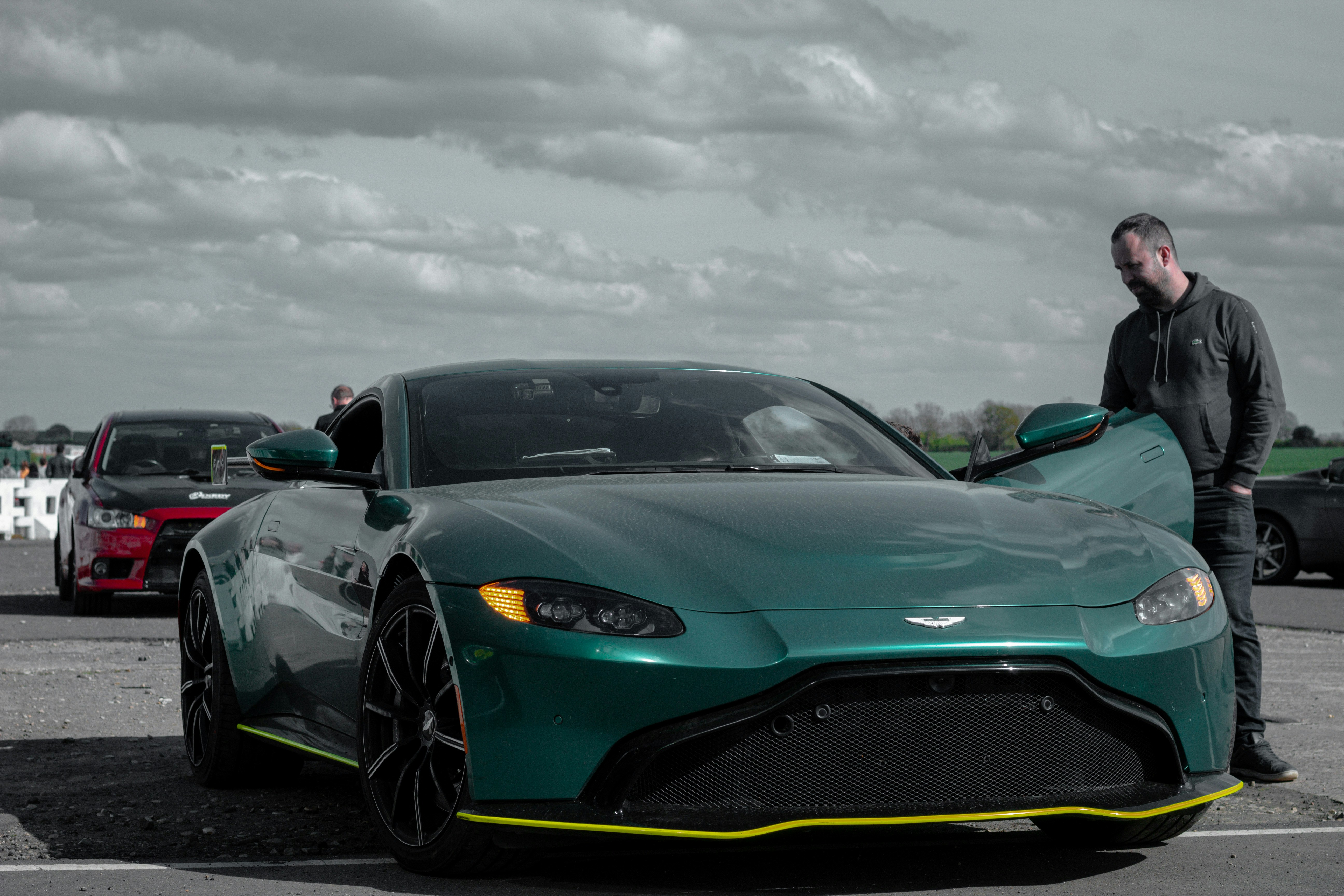 Aston martin vantage 2021