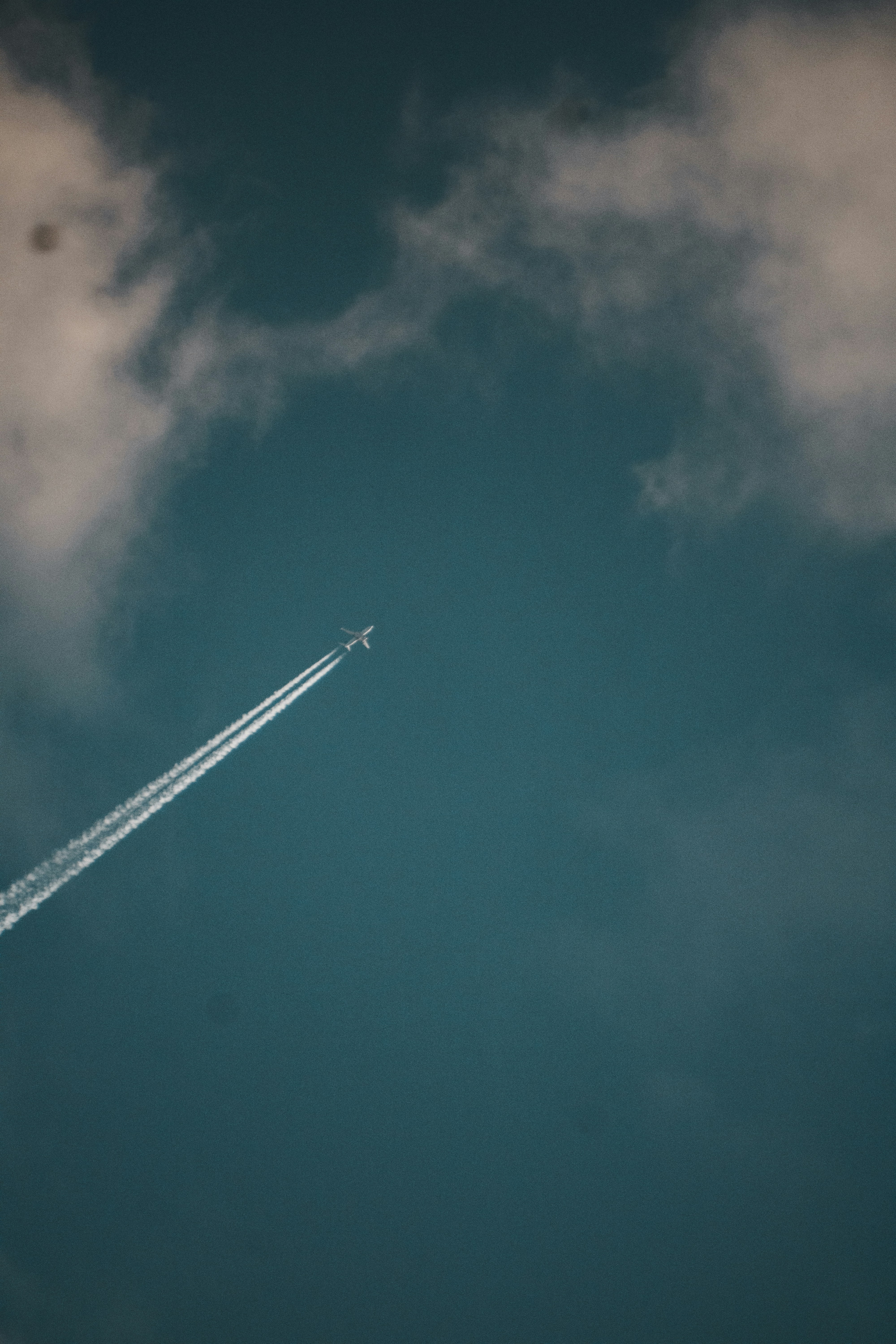A jet leaving a trail of smoke photo – Free Grey Image on Unsplash