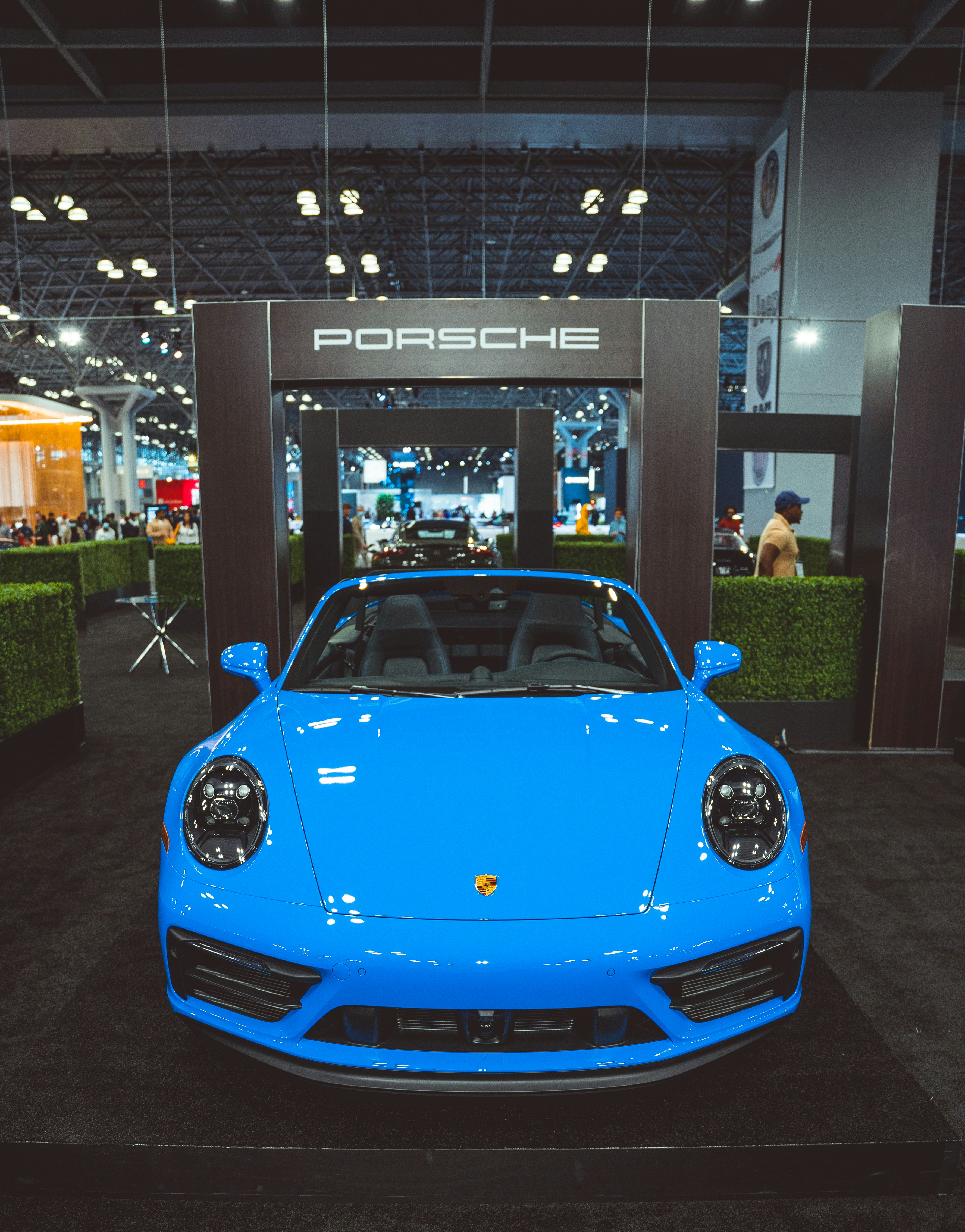 A blue car in a building photo – Free New york Image on Unsplash