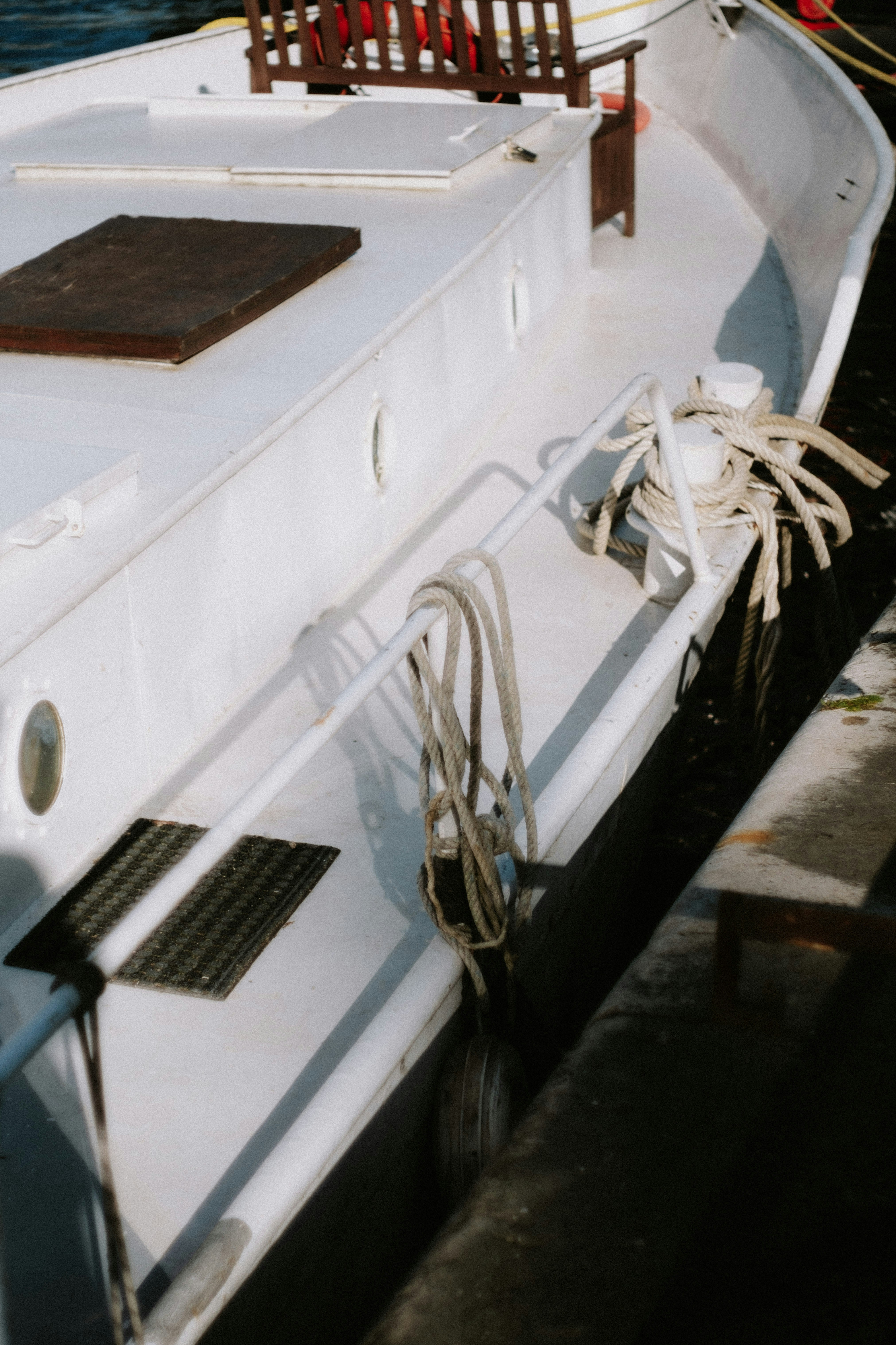 A white boat with ropes photo – Free Grey Image on Unsplash