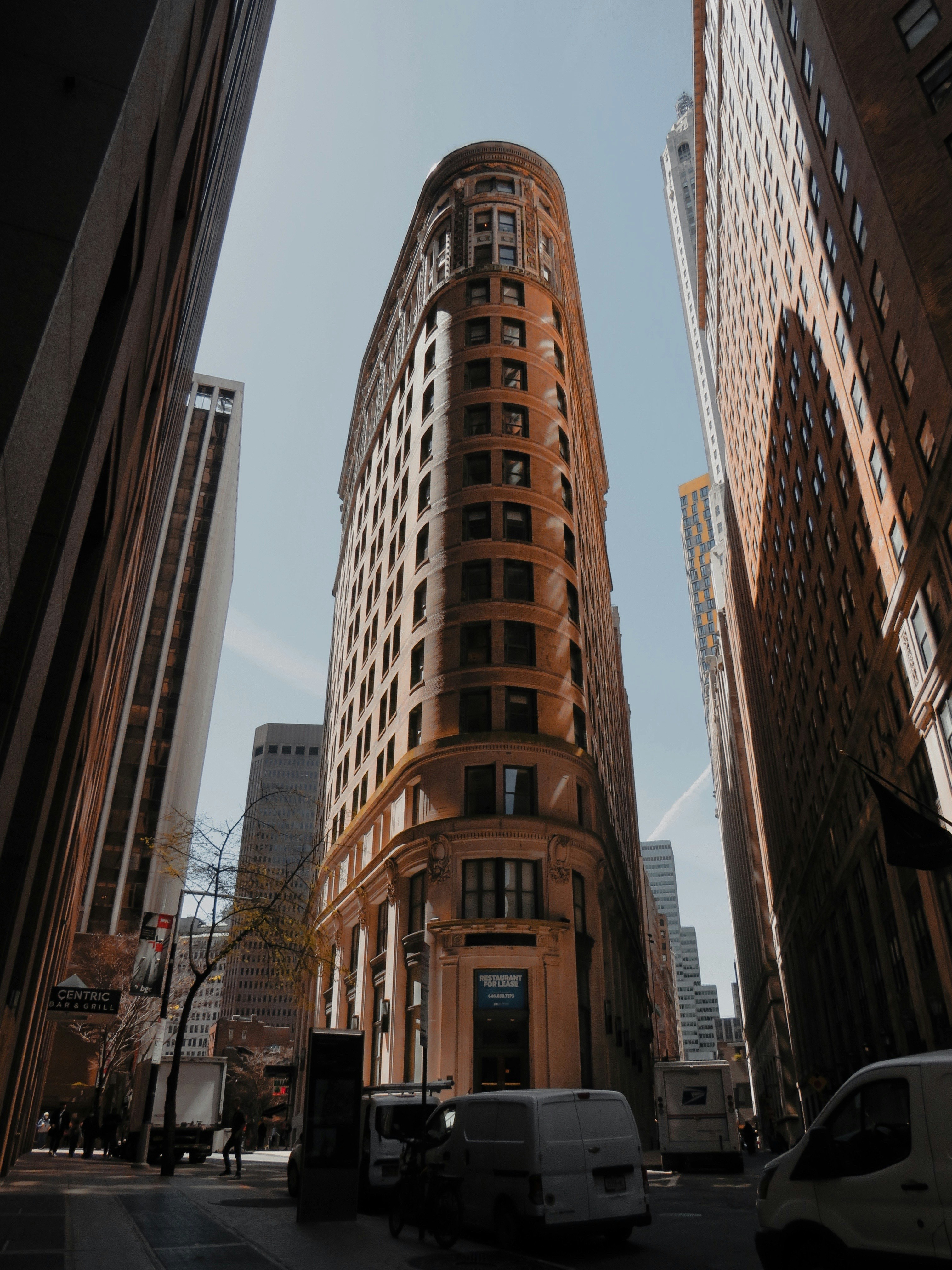 A tall building in a city photo – Free The beaver building Image on ...