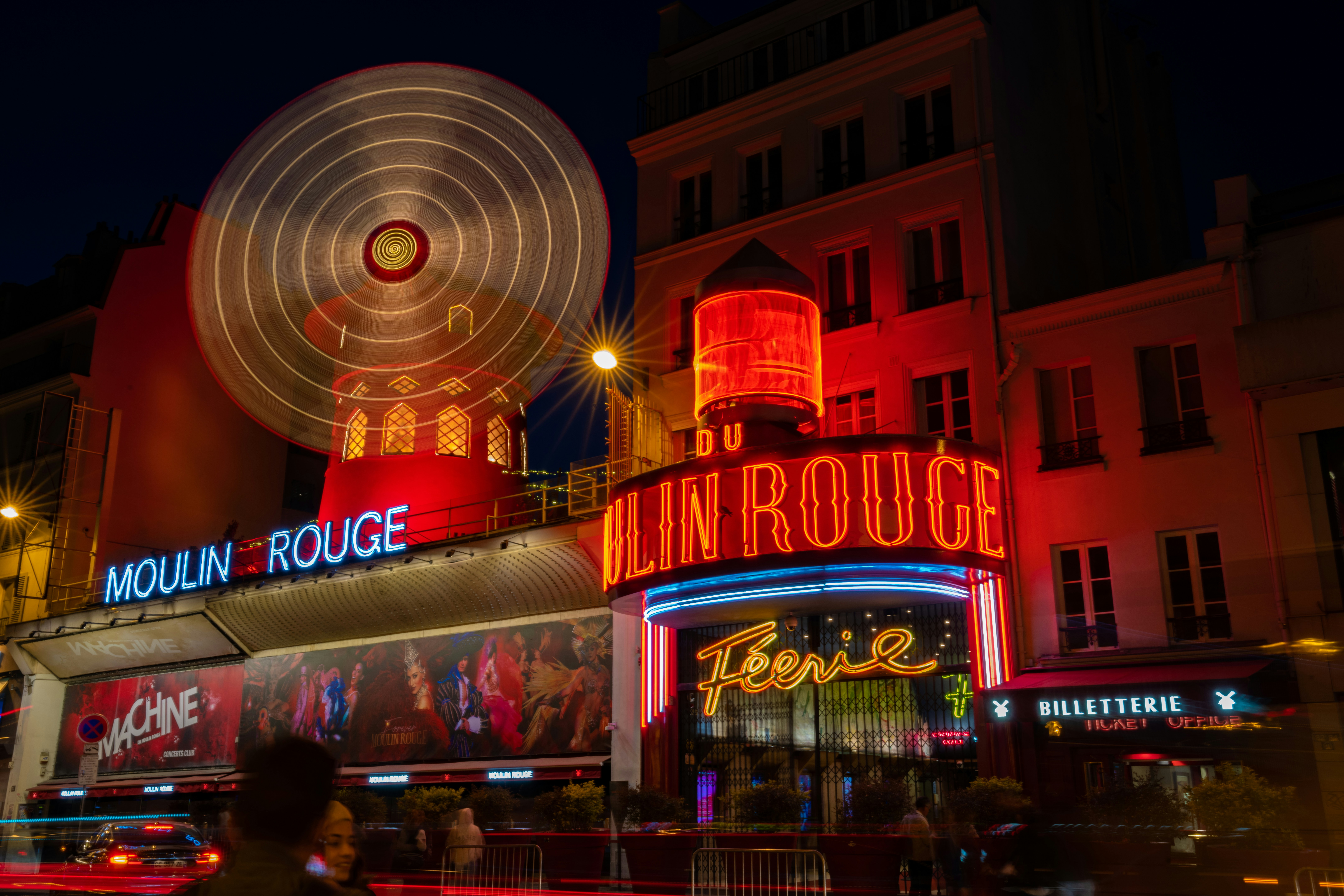 Spinning Neon Halo Over Moulin Rouge: Night Neon Motion