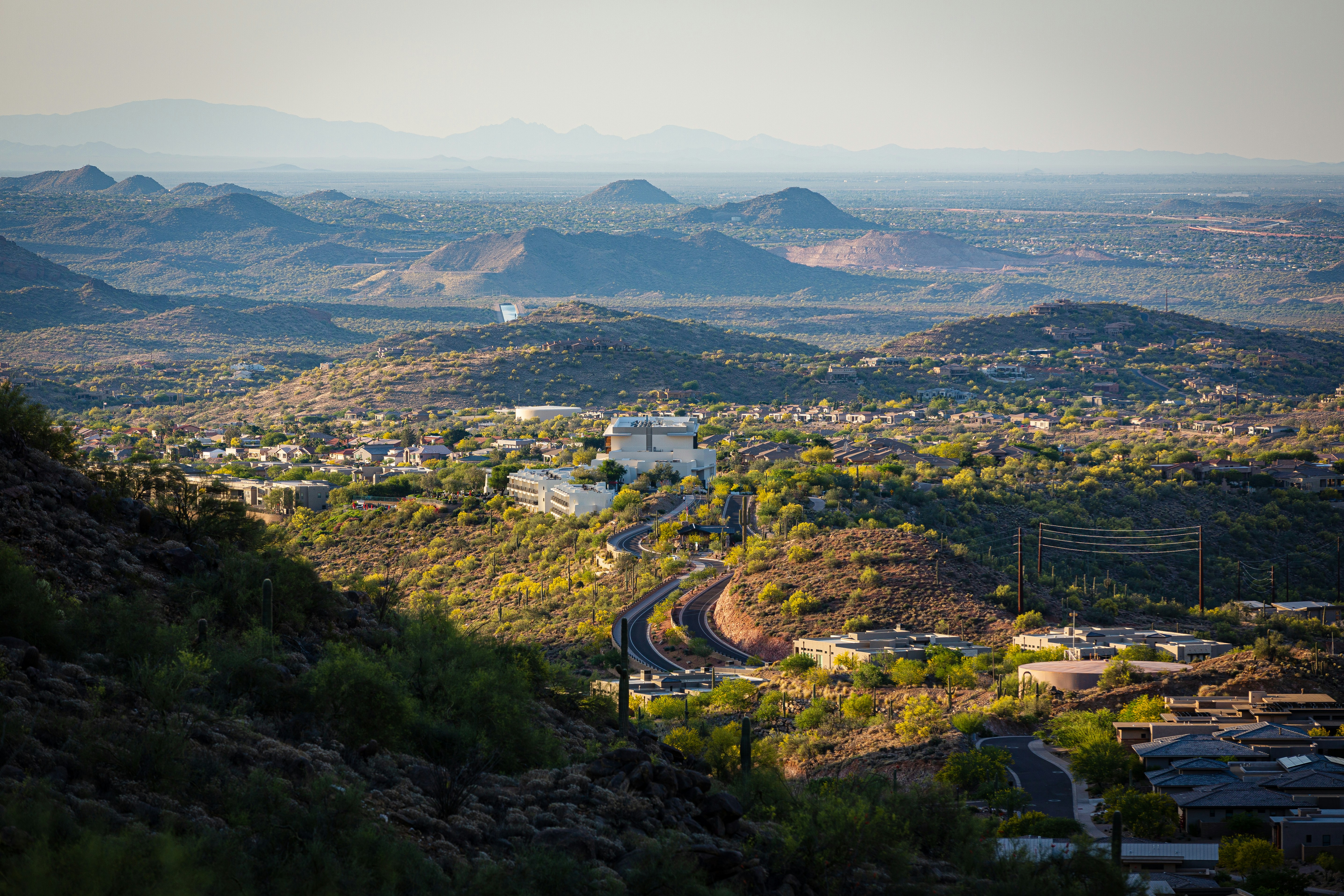 Eine Stadt mit einem Fluss, der durch sie fließt Foto – Kostenloses ...
