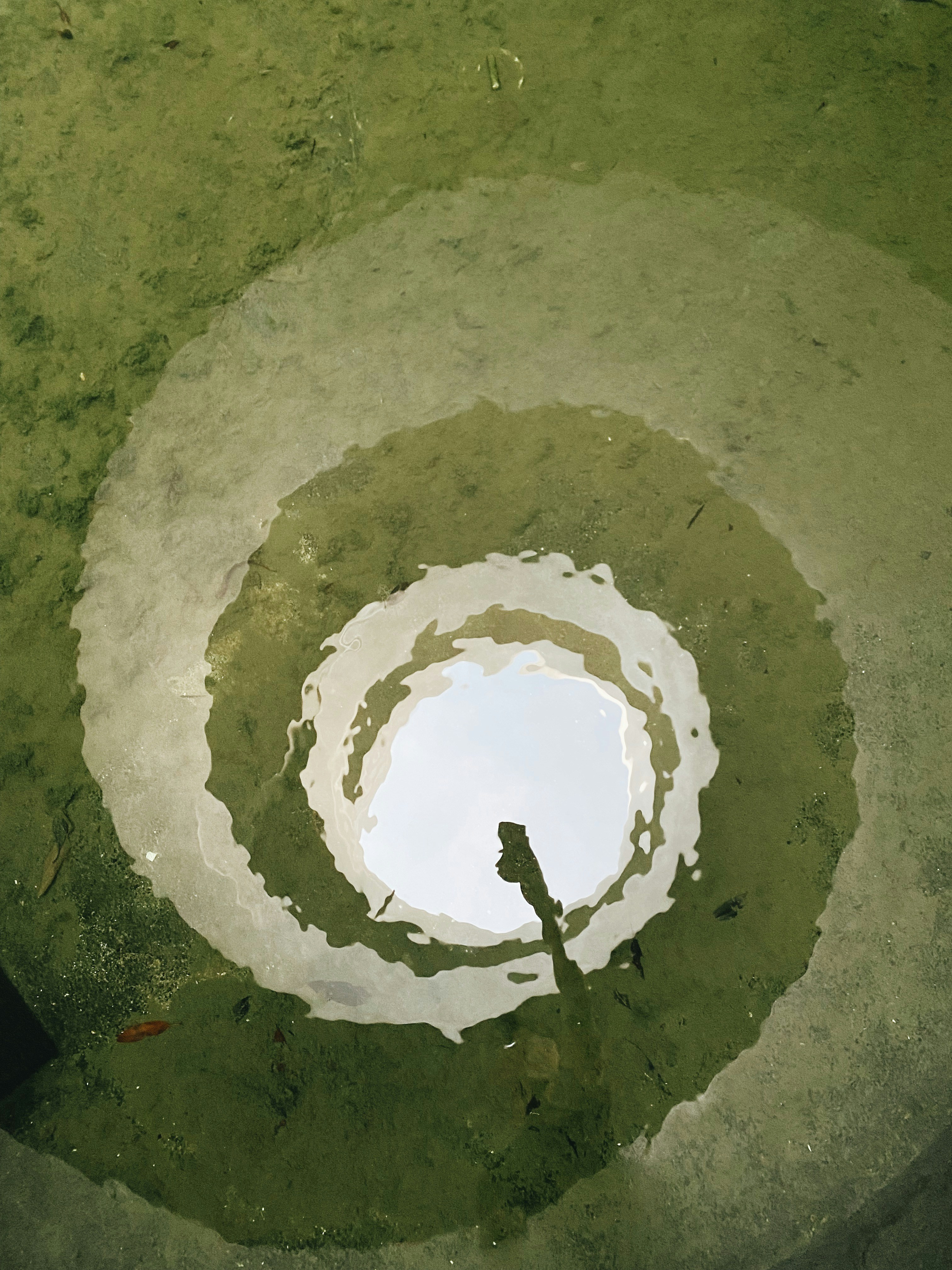 A circular hole in the ground photo – Free Grey Image on Unsplash