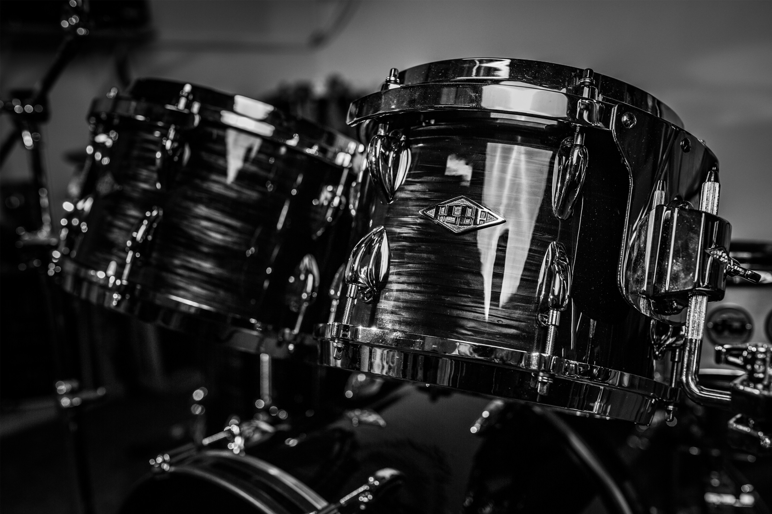 A close-up of a drum set photo – Free Percussion Image on Unsplash