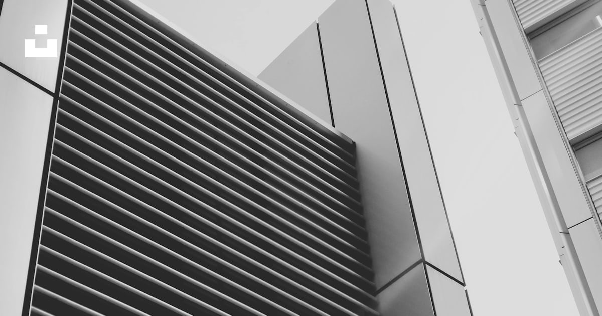 Foto Un Edificio Alto Con Un Lado Curvo Imagen Edificio De Oficinas