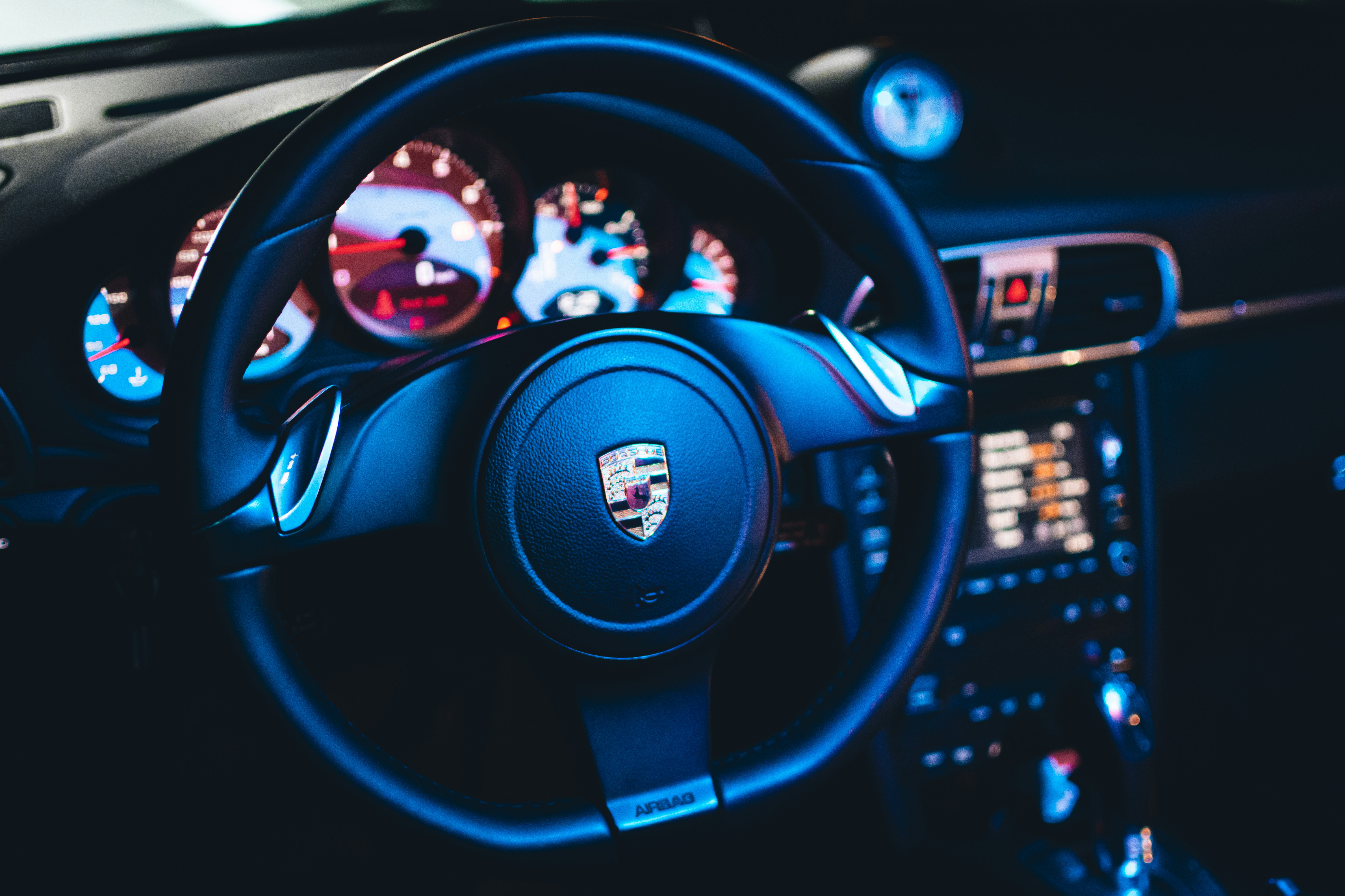 Un volant de voiture et un tableau de bord photo – Photo Auto Gratuite ...