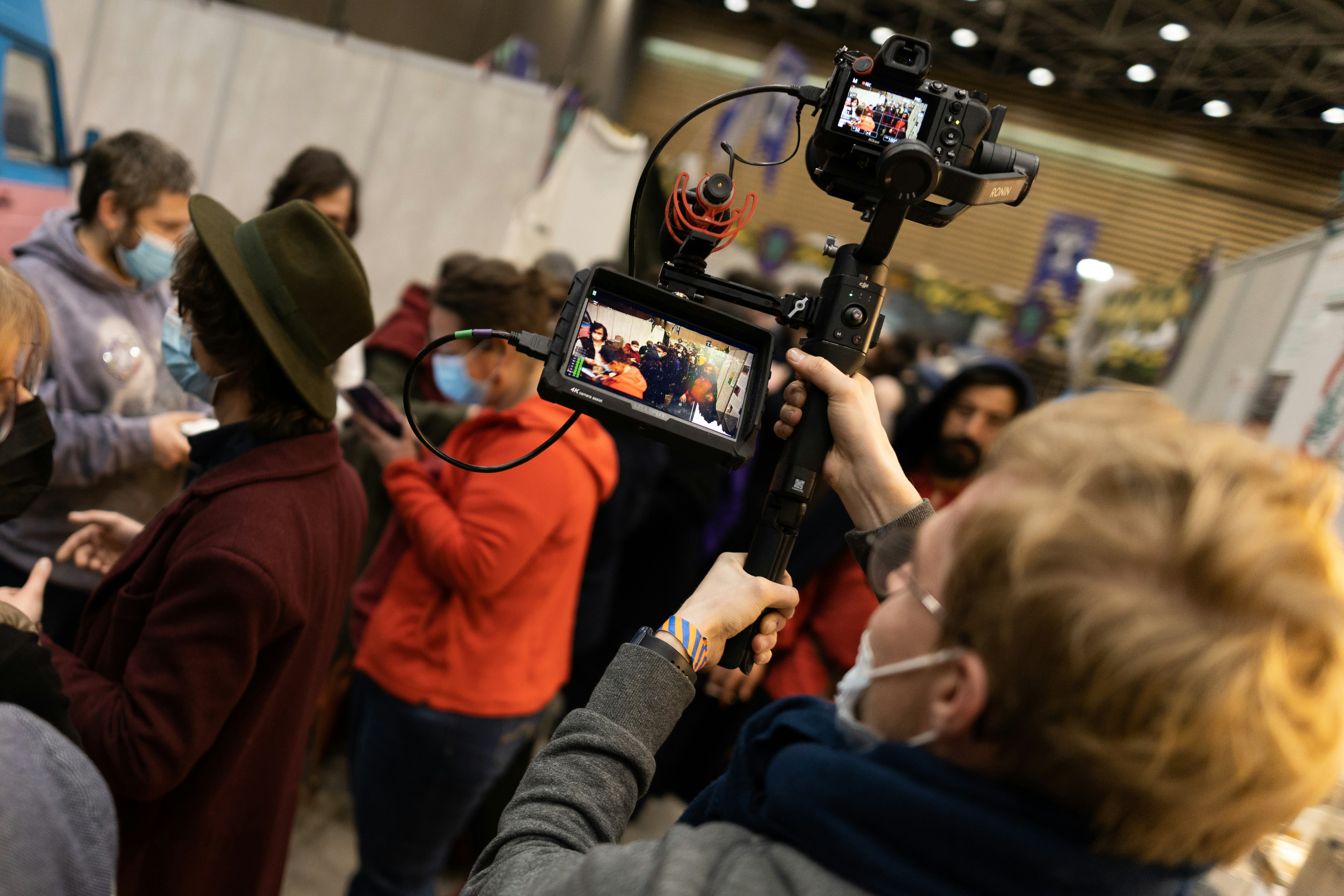 Gimbal in the Crowd: A Live Expo Moment Framed by a Handheld Rig