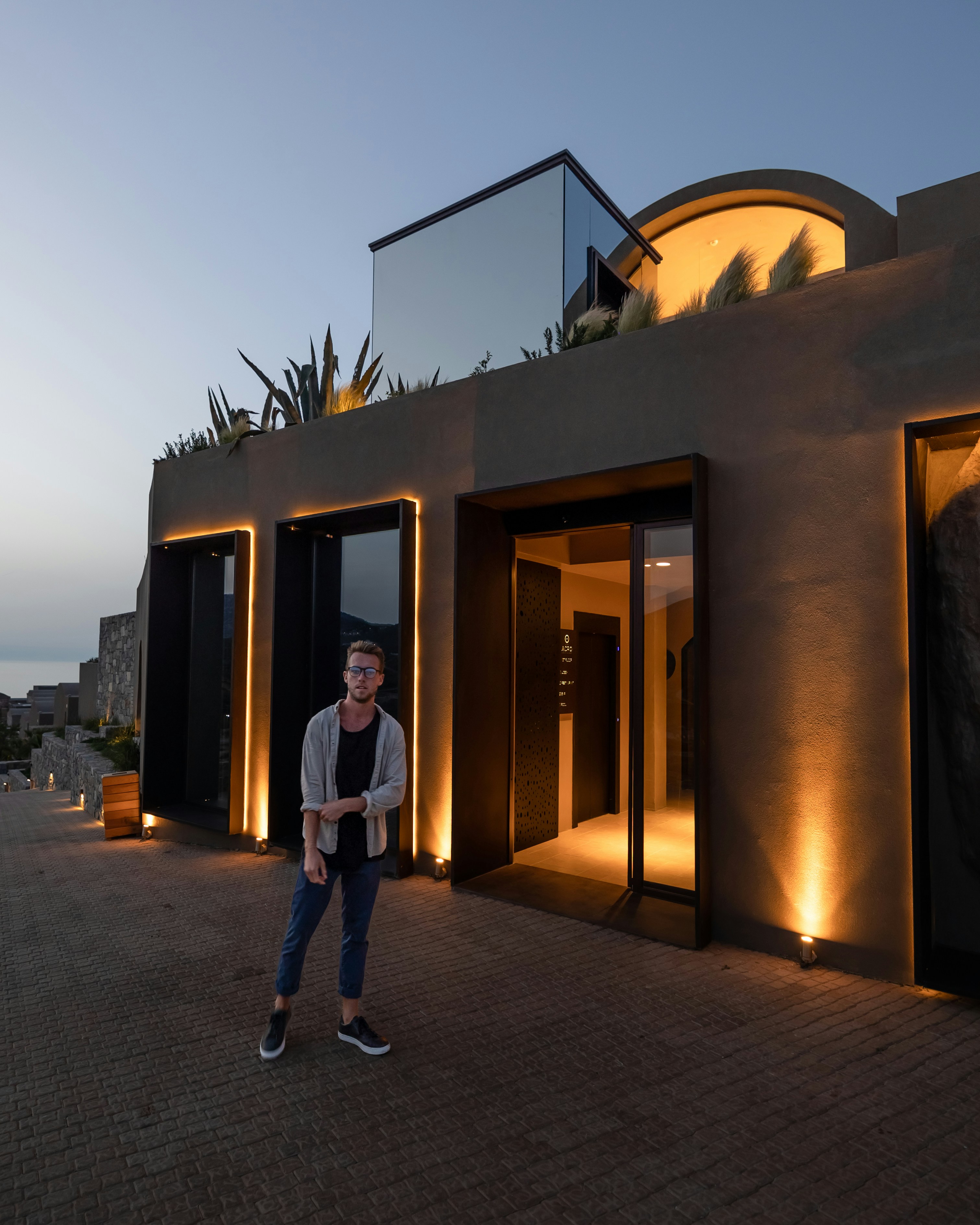 A man standing outside a building photo – Free Human Image on Unsplash