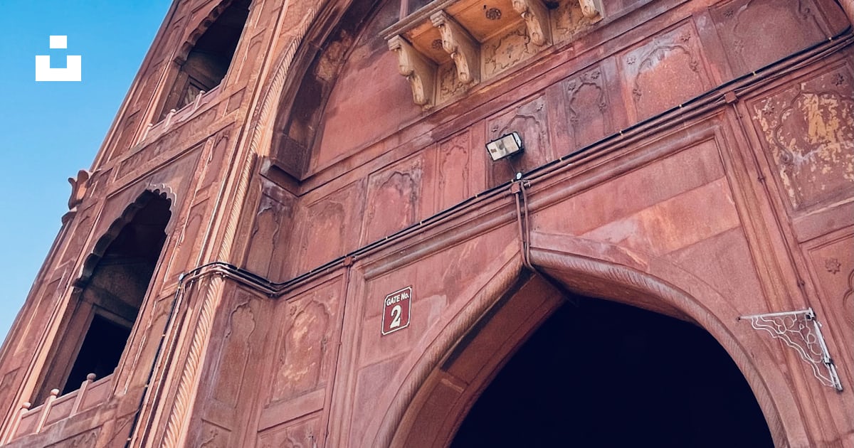 Foto Un Gran Edificio Con Una Torre Imagen Delhi Gratis En Unsplash