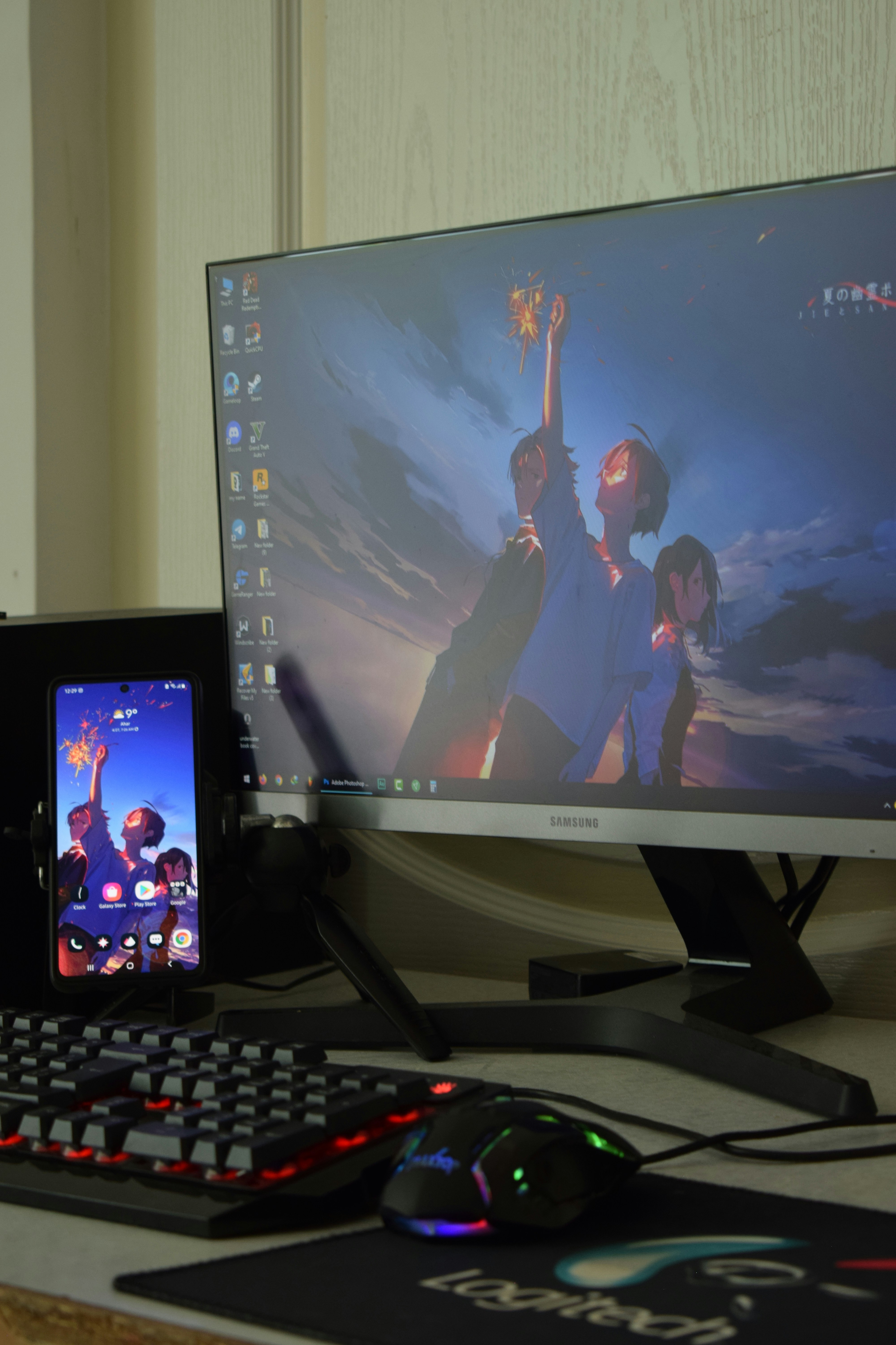 A desktop computer monitor sitting on top of a desk photo – Free Grey ...