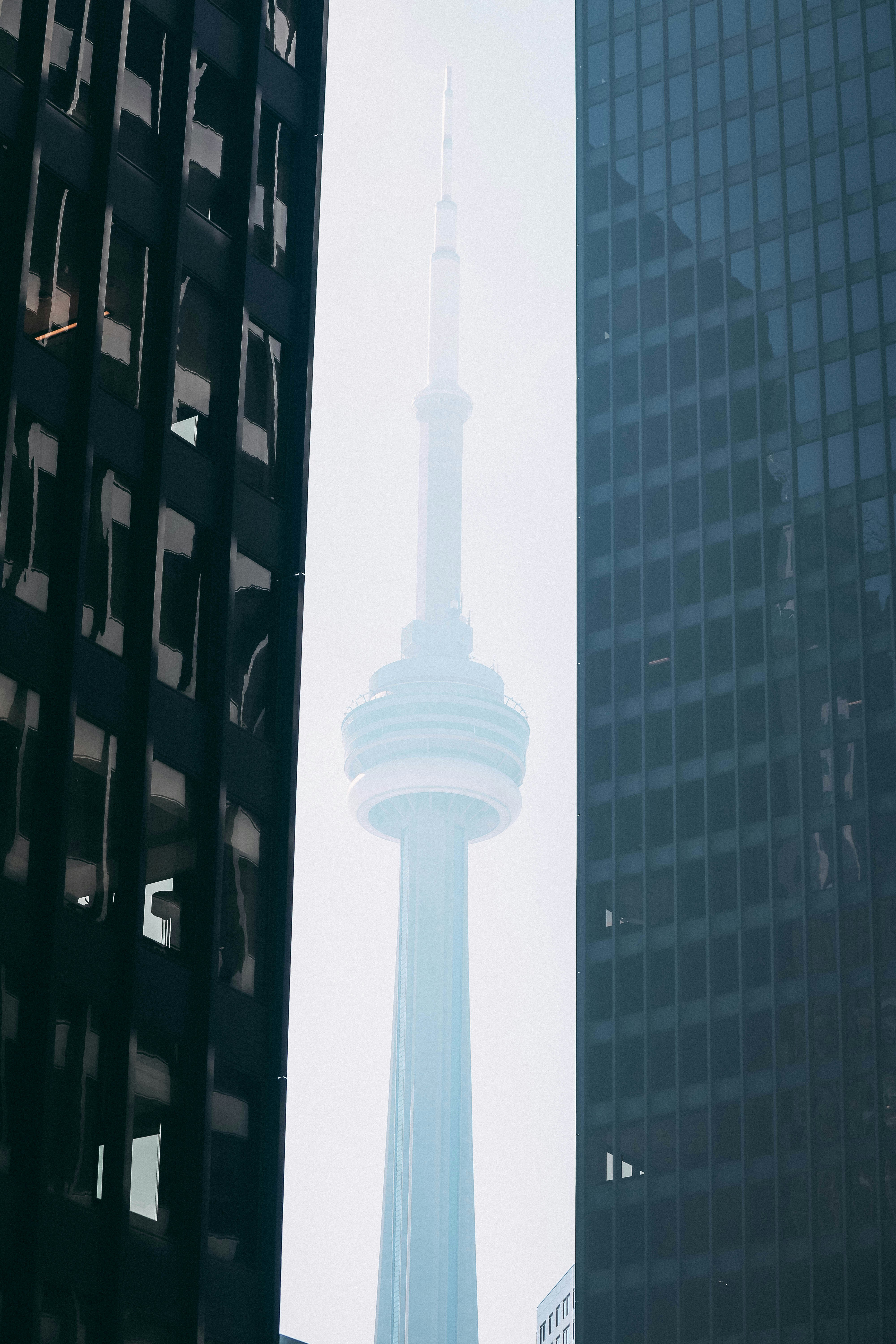 A tall building with a pointy top photo – Free Canada Image on Unsplash