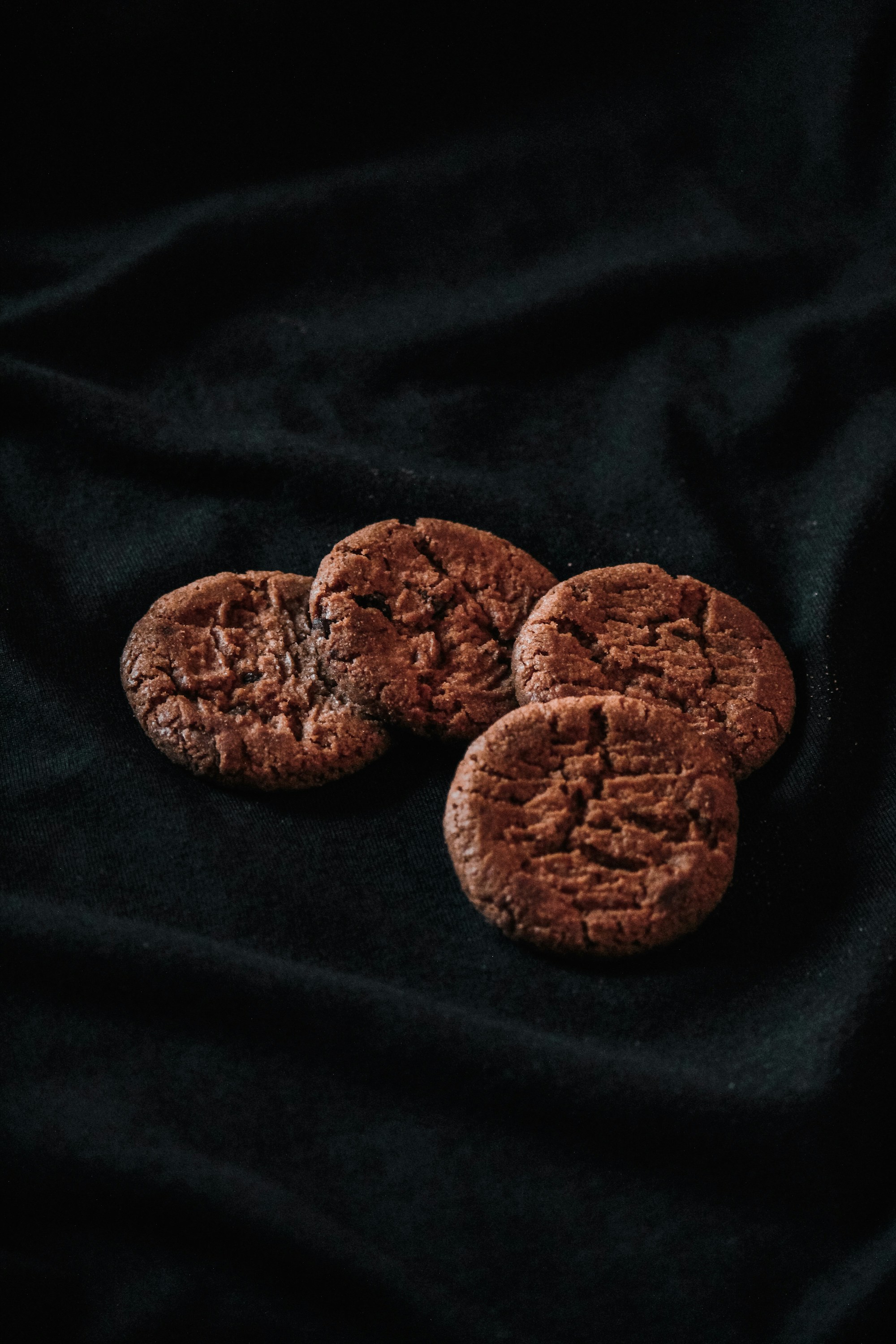 Un grupo de objetos redondos marrones foto – Imagen de Marrón gratuita ...