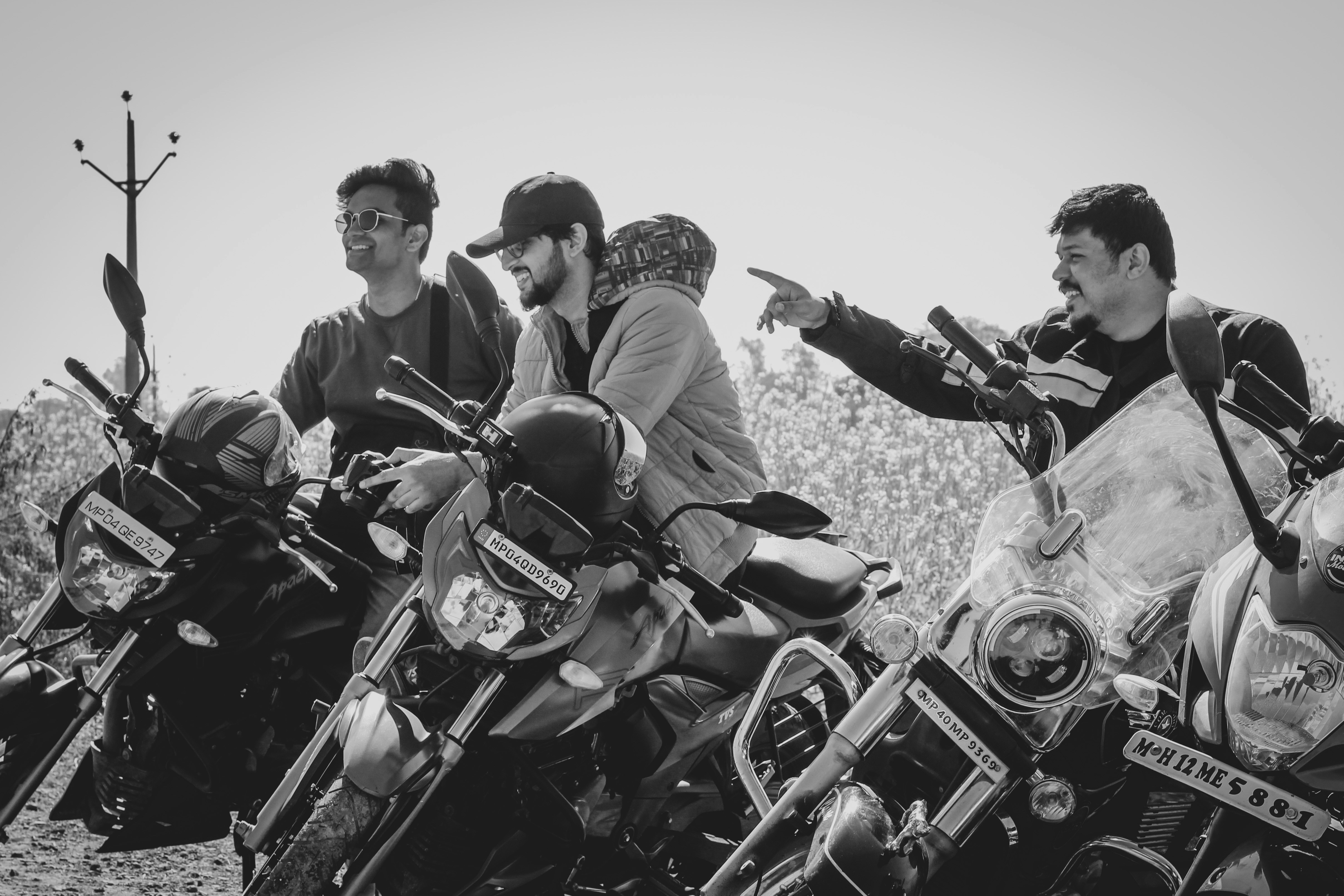 Ahead of the Curve: A Quiet Rally of Chrome and Camaraderie