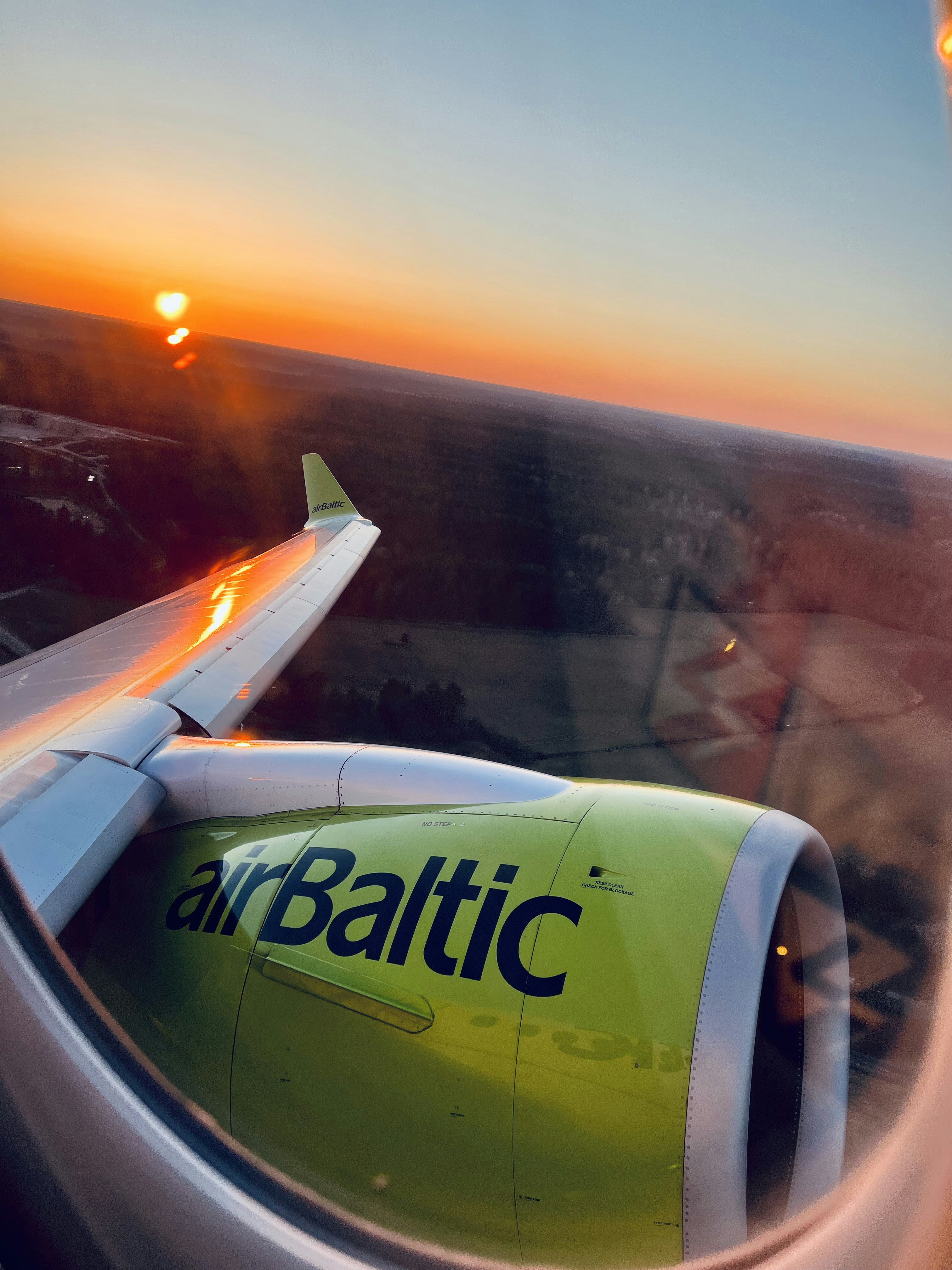 空中の飛行機の写真 – Unsplashの飛行機の無料画像