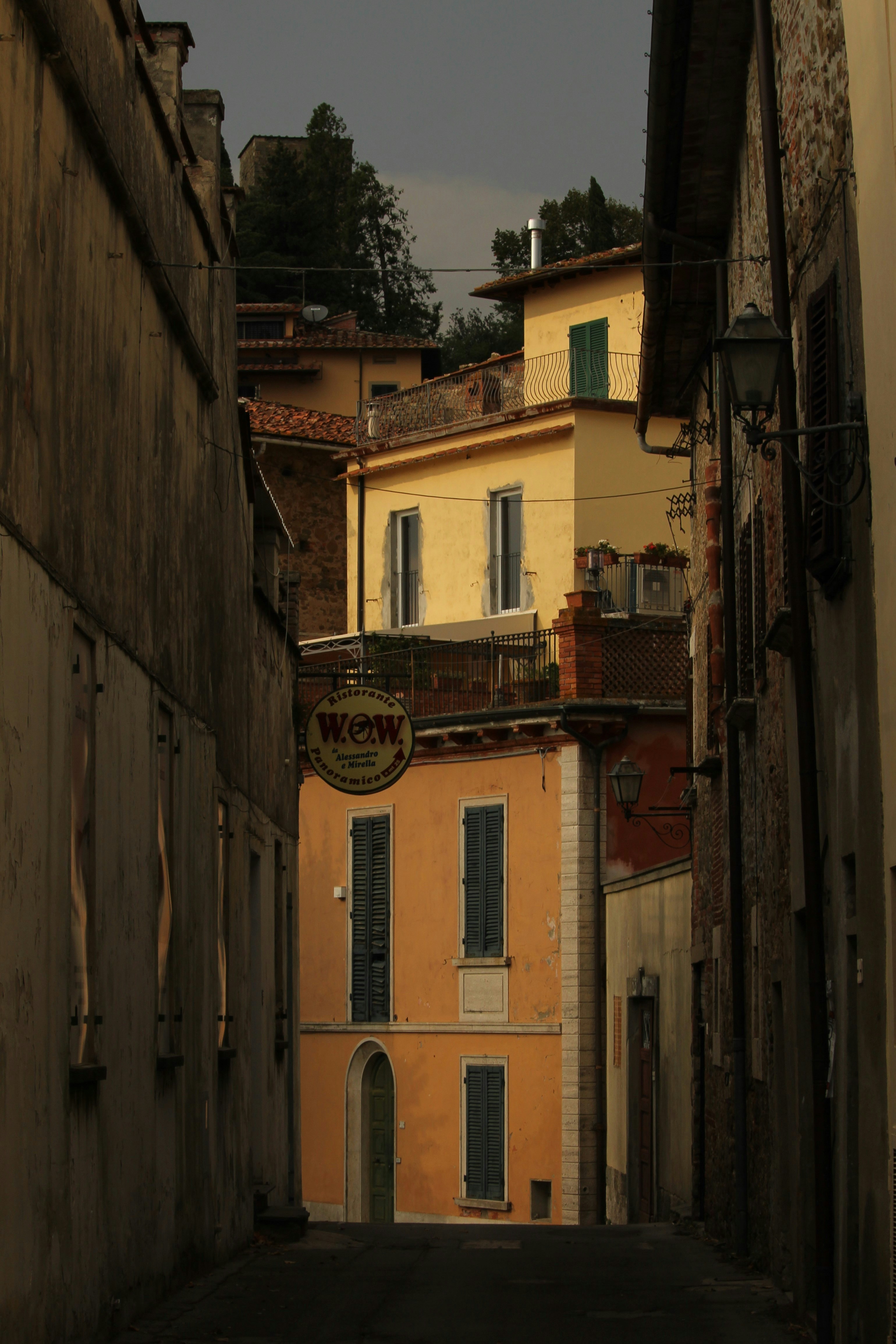 a narrow alley between two buildings