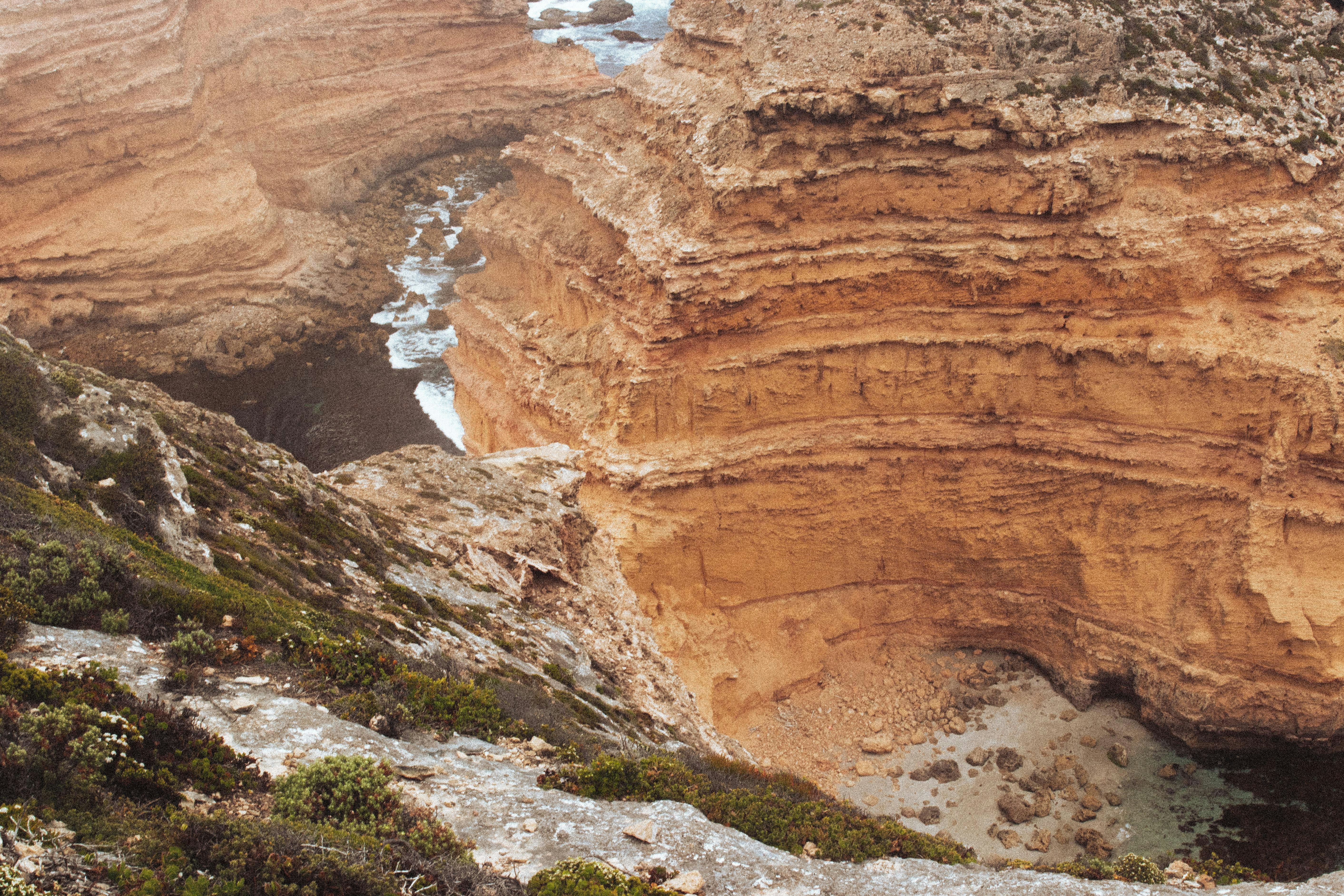 A rocky cliff side photo – Free Whalers way road Image on Unsplash