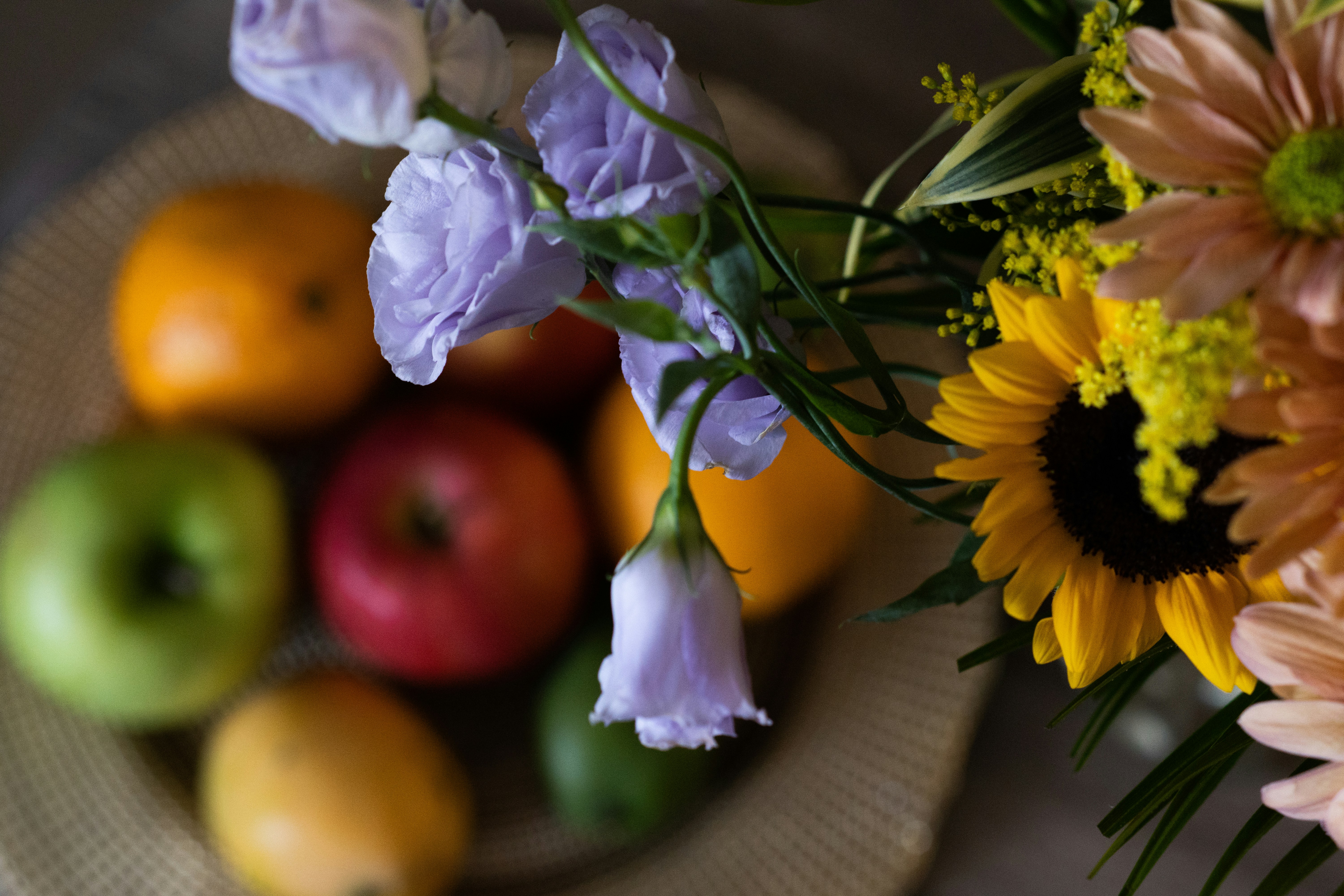 A vase with flowers and fruit photo – Free Bodegón Image on Unsplash