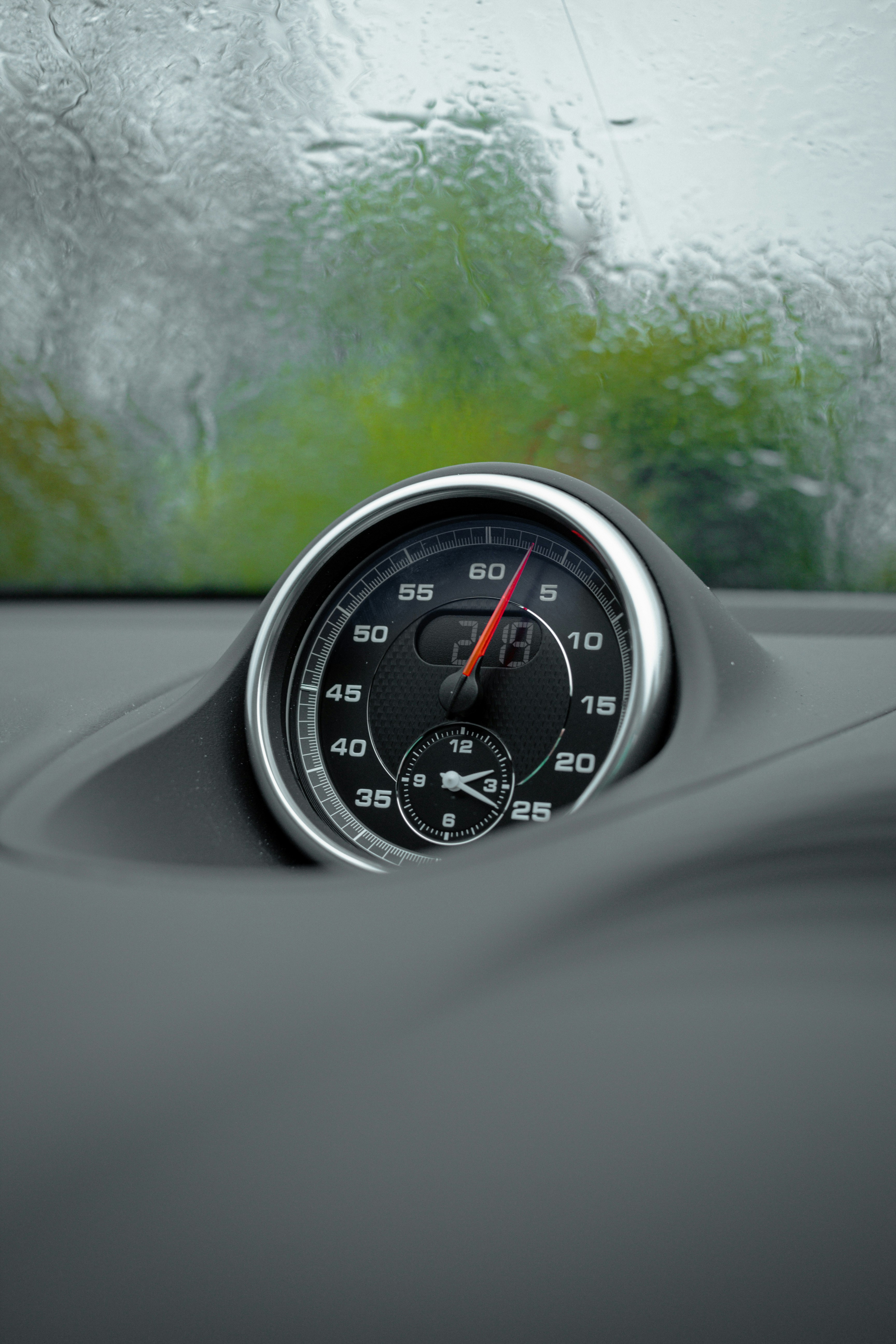 A car dashboard with a speedometer photo – Free 24mm Image on Unsplash