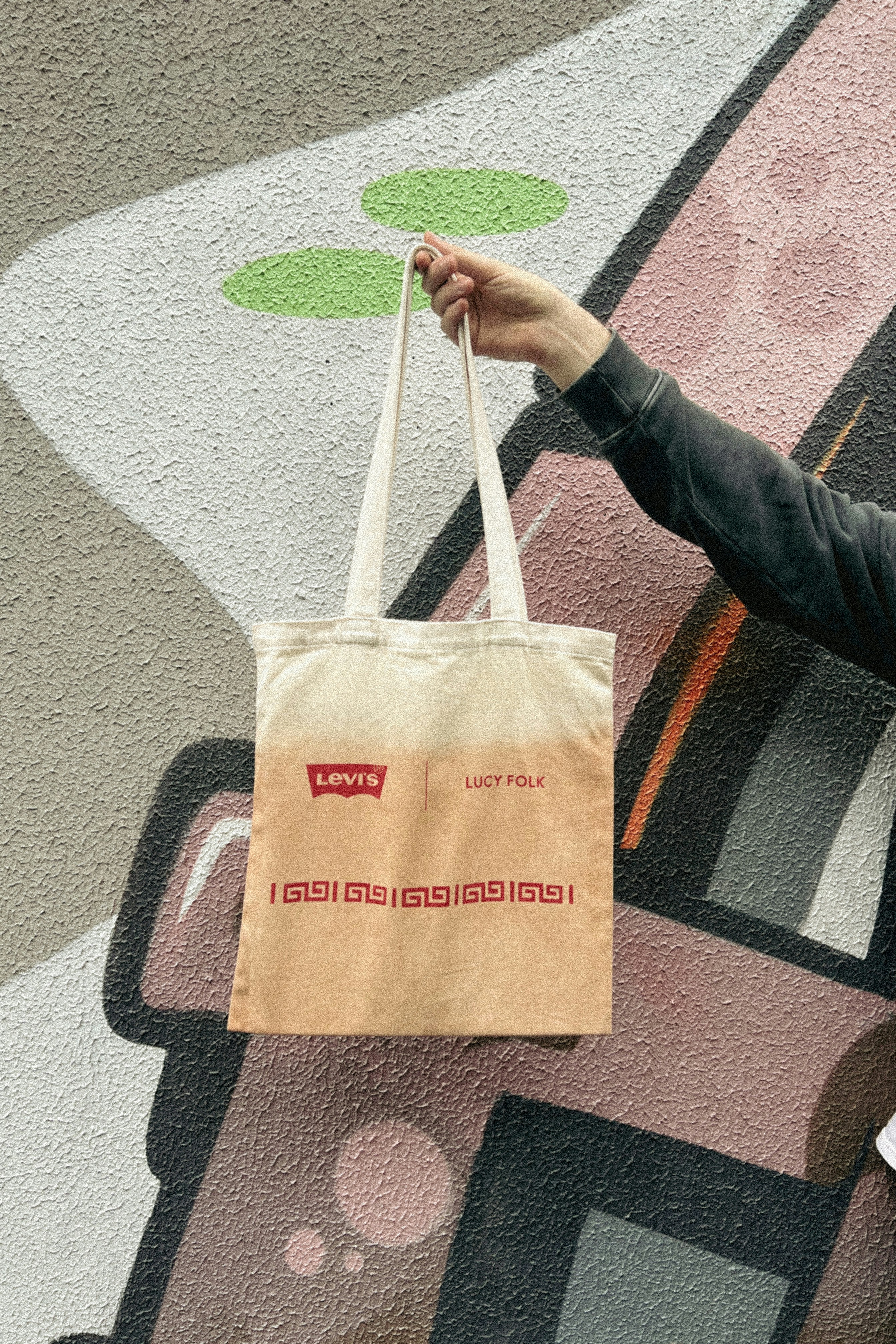 Une main tenant un sac photo – Photo Australie Gratuite sur Unsplash
