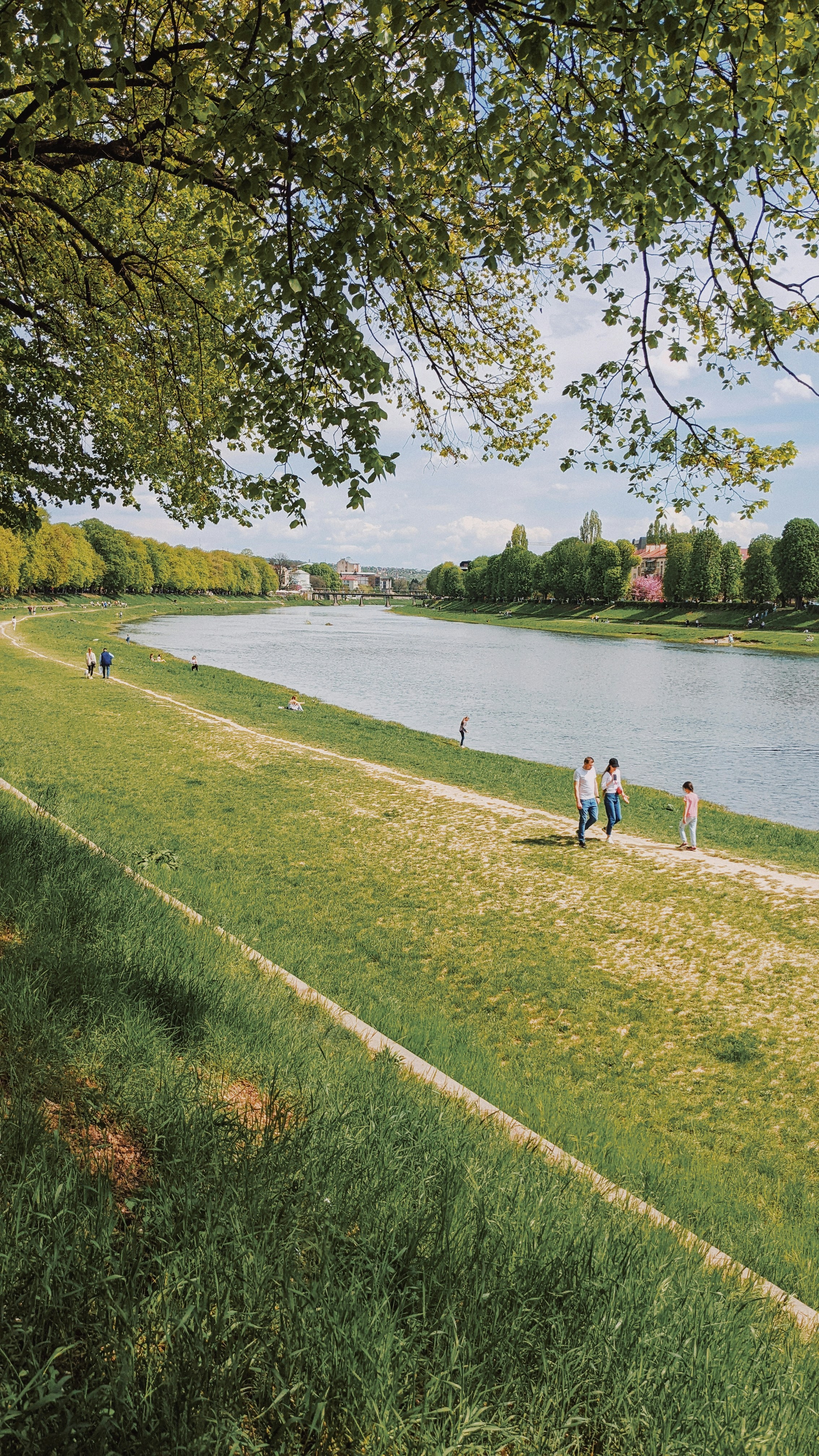 People walking on a path by a river photo – Free Nature Image on Unsplash