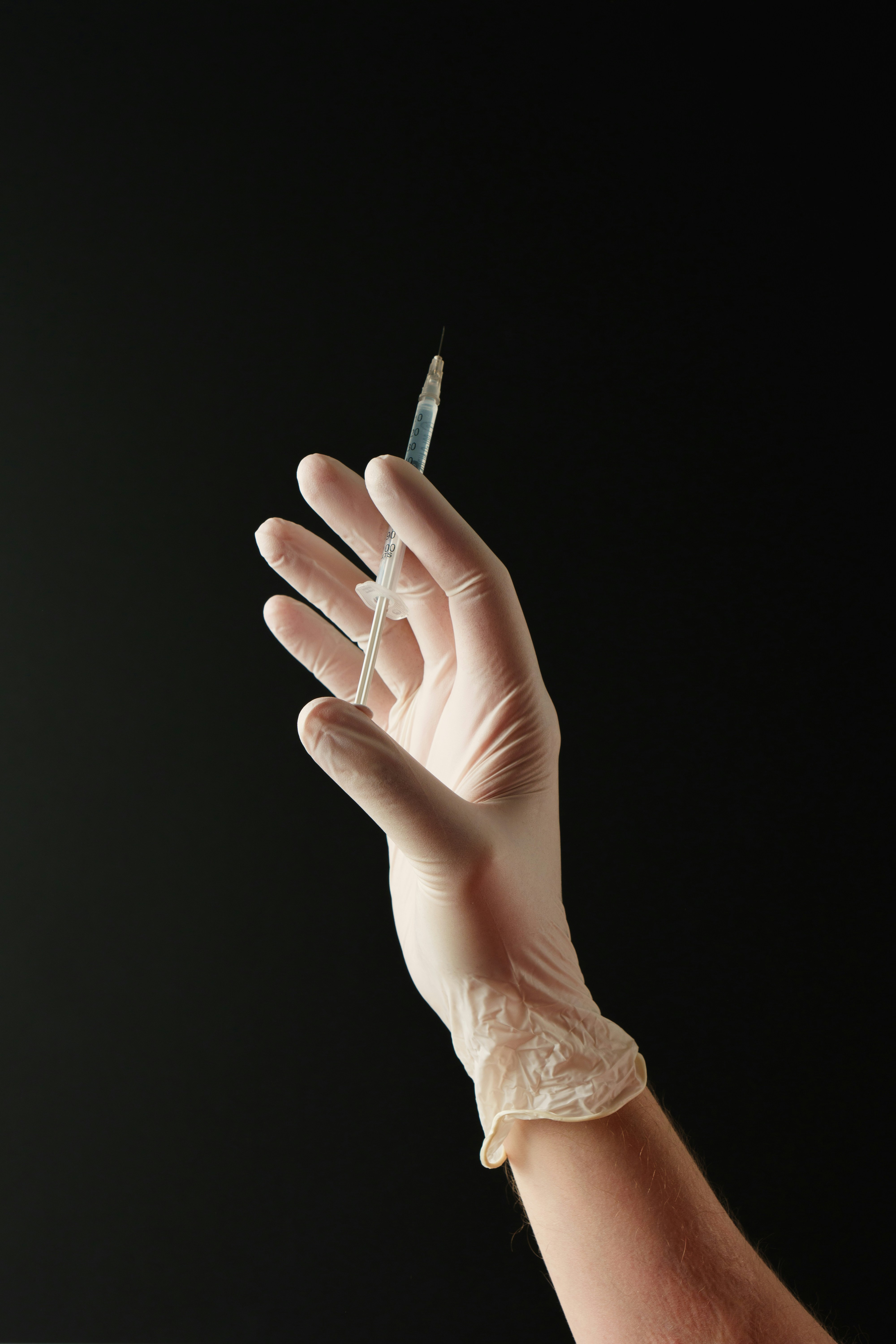 A hand holding a needle photo – Free Hand Image on Unsplash