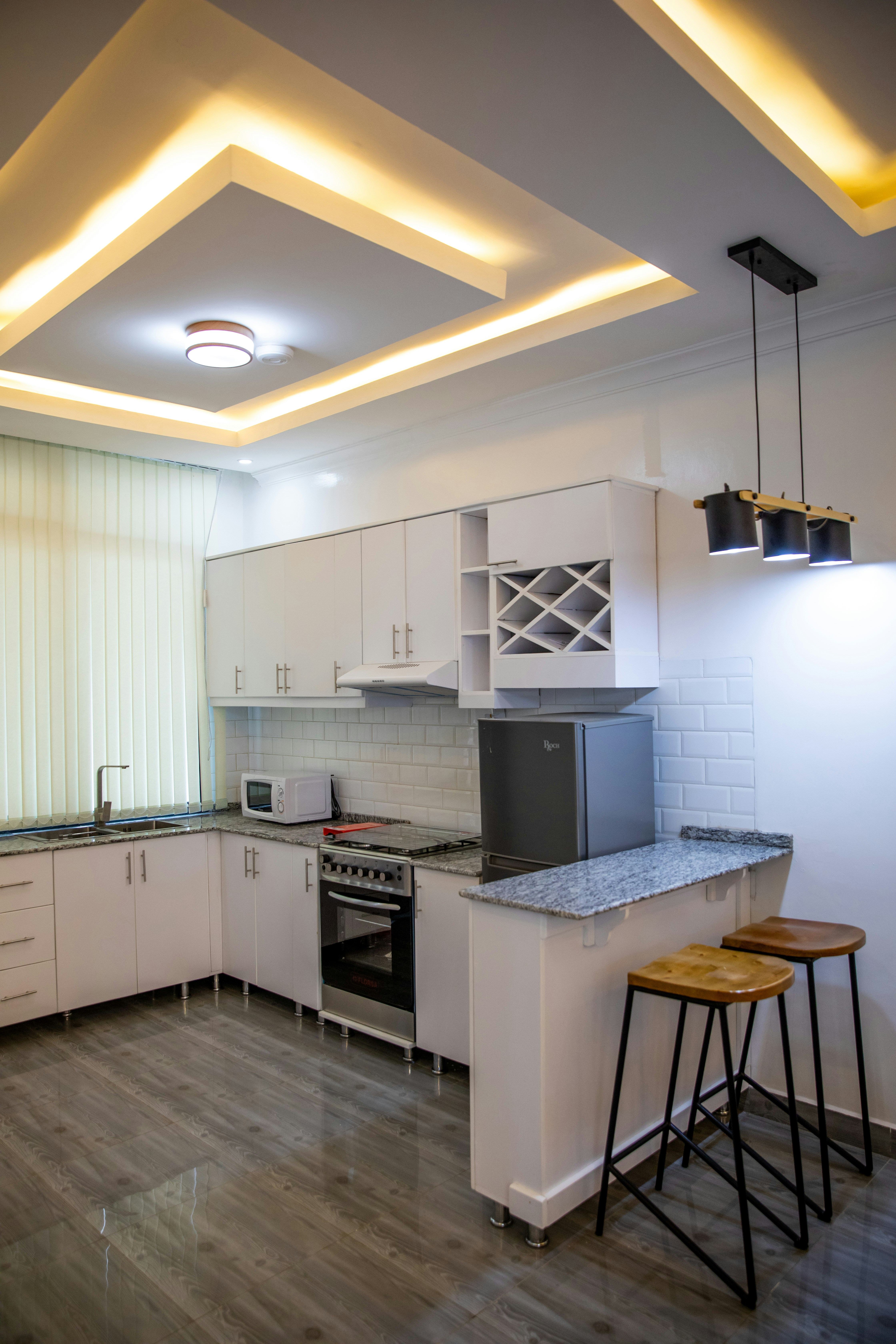 A kitchen with white cabinets photo – Free Kigali Image on Unsplash