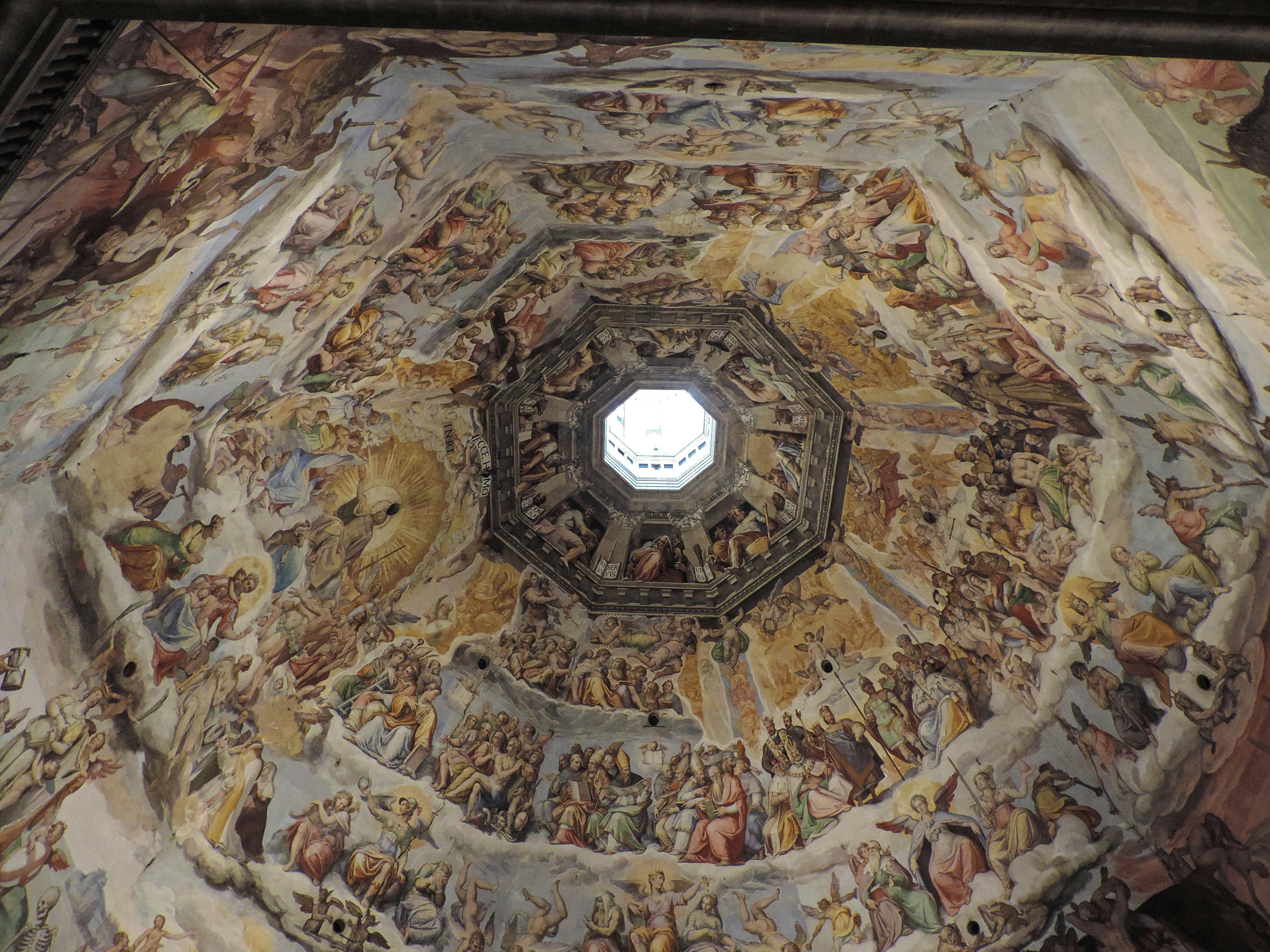 A circular ceiling with a window photo – Free Florence Image on Unsplash