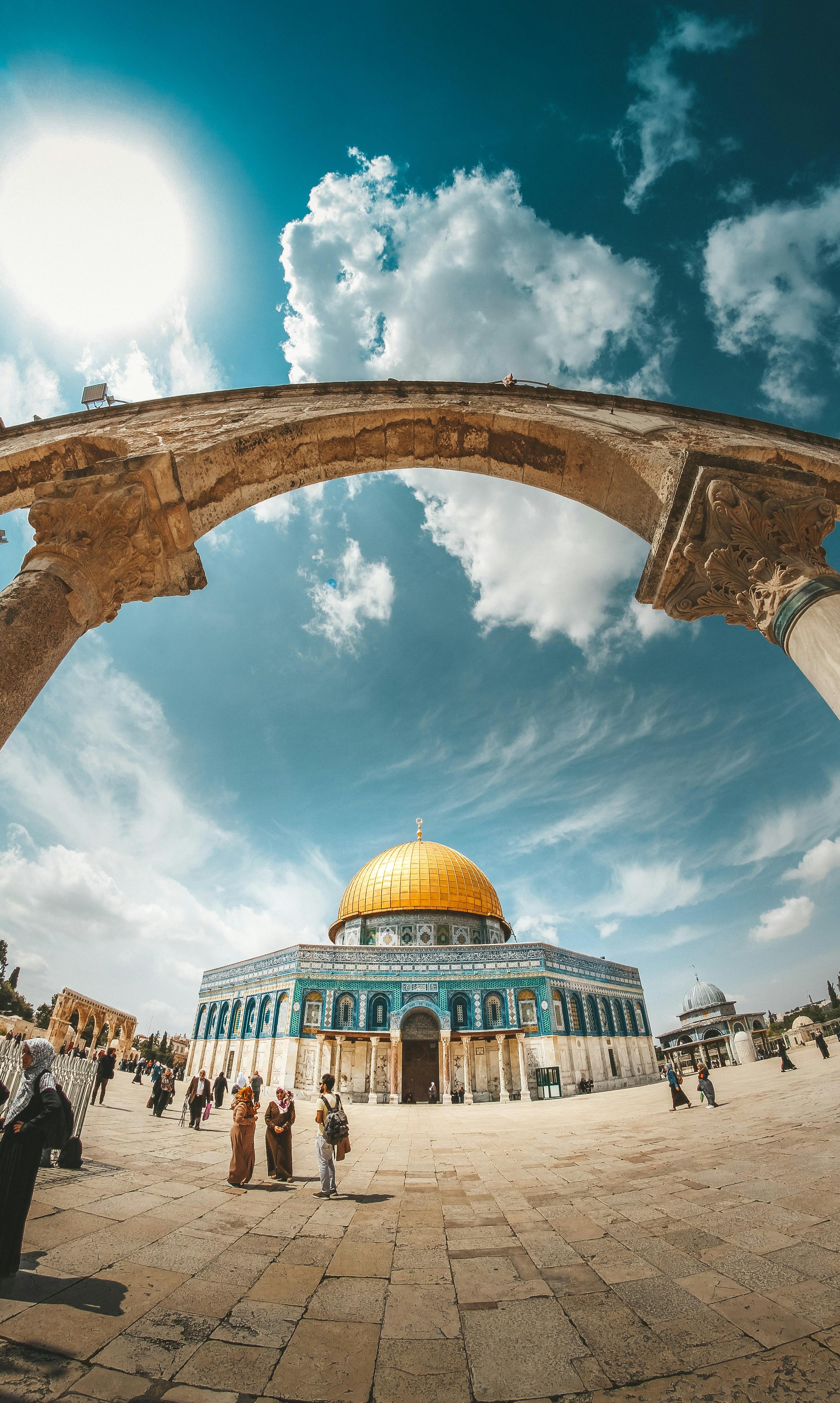 A large building with a dome photo – Free Filistin Image on Unsplash