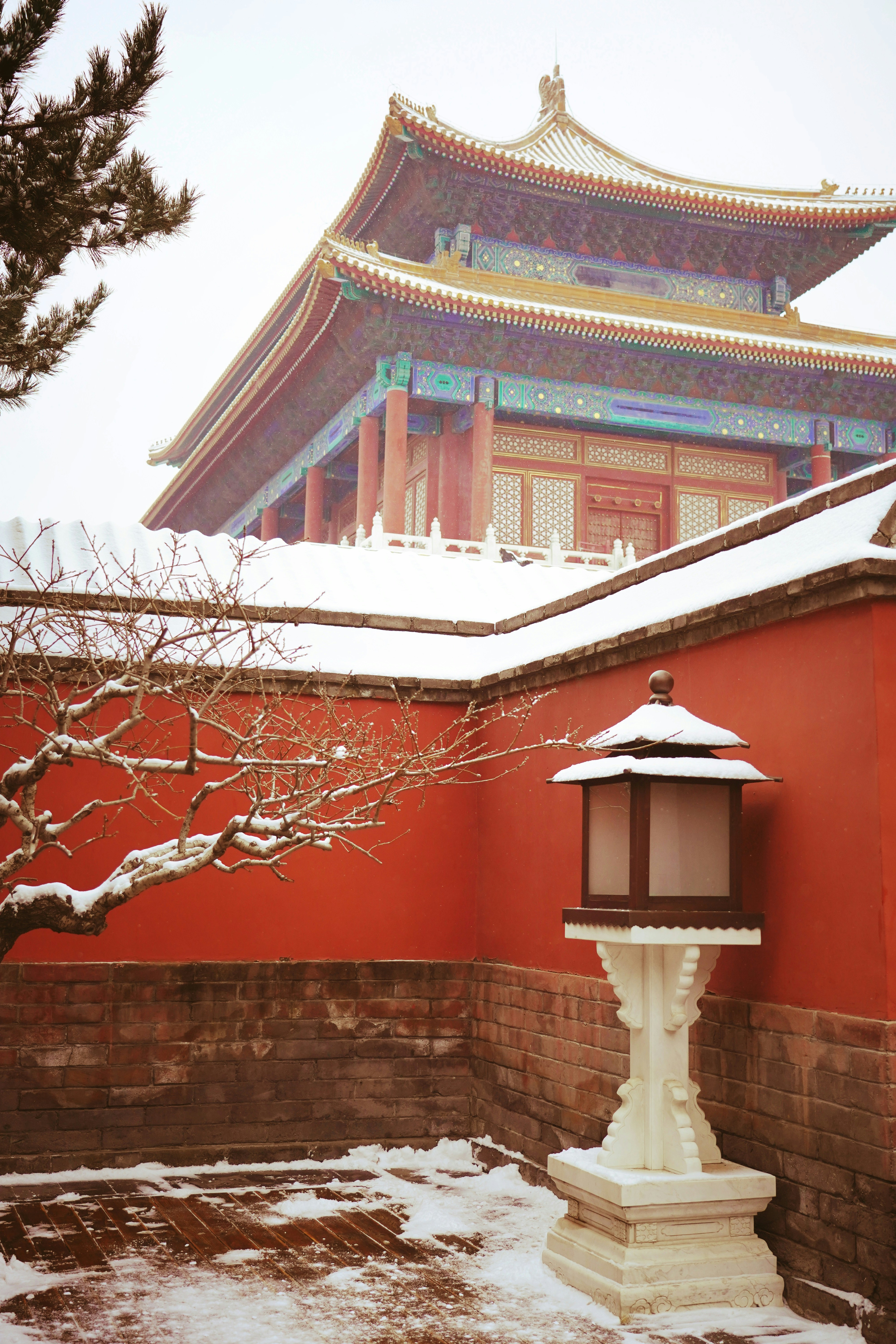 Un bâtiment au toit rouge photo – Photo Chine Gratuite sur Unsplash