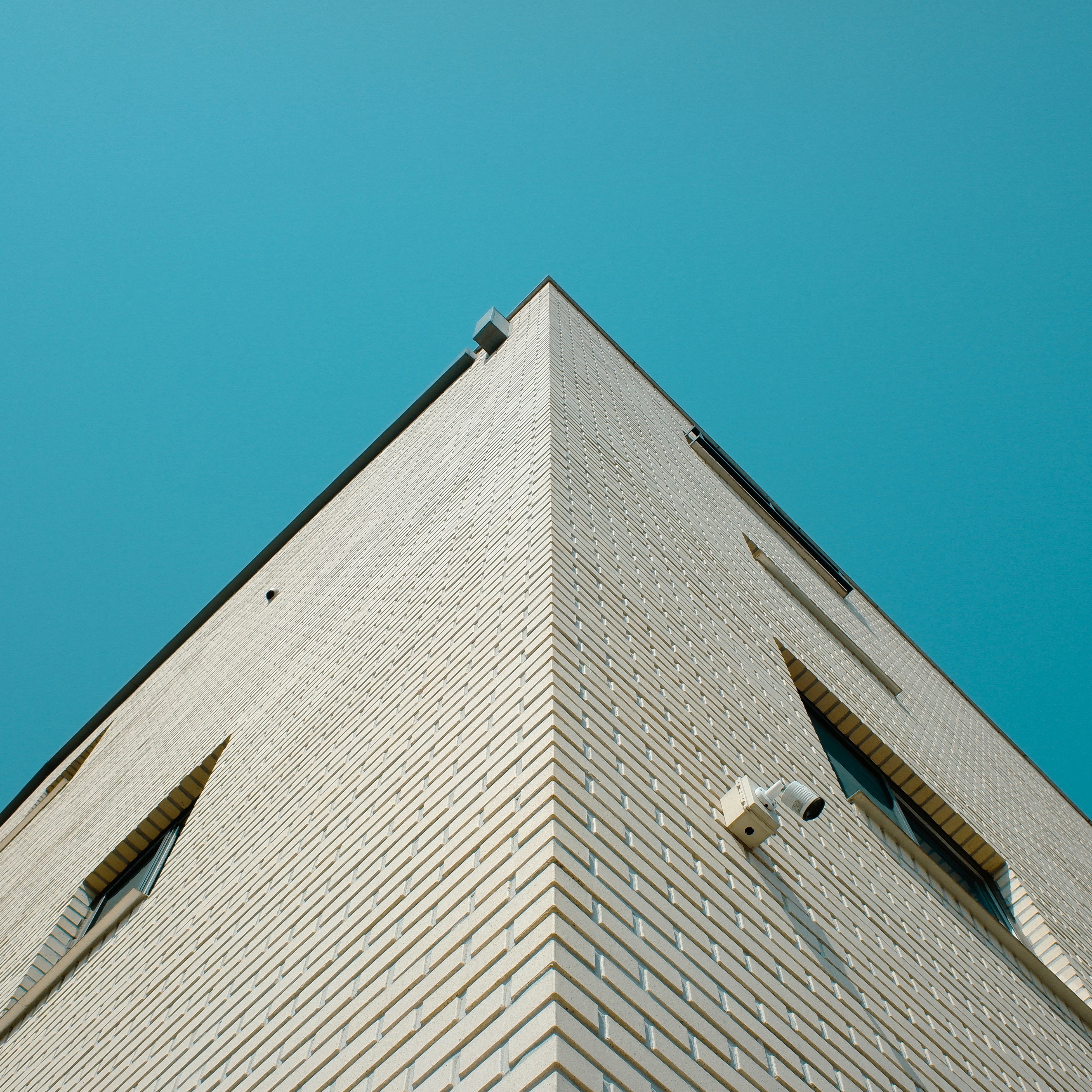 A tall white building photo – Free Tower Image on Unsplash