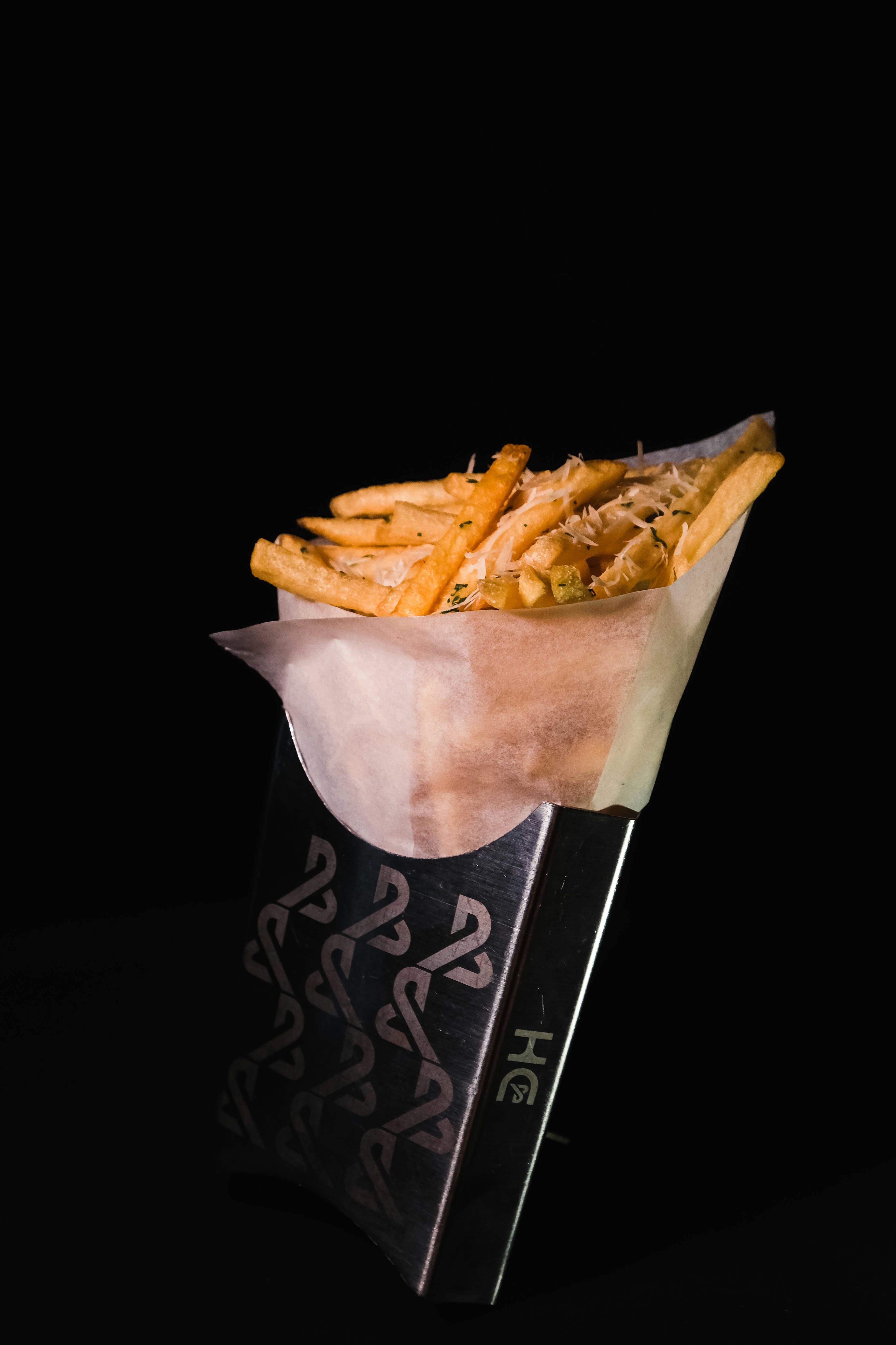 A hand holding a bag of fries photo – Free Food Image on Unsplash