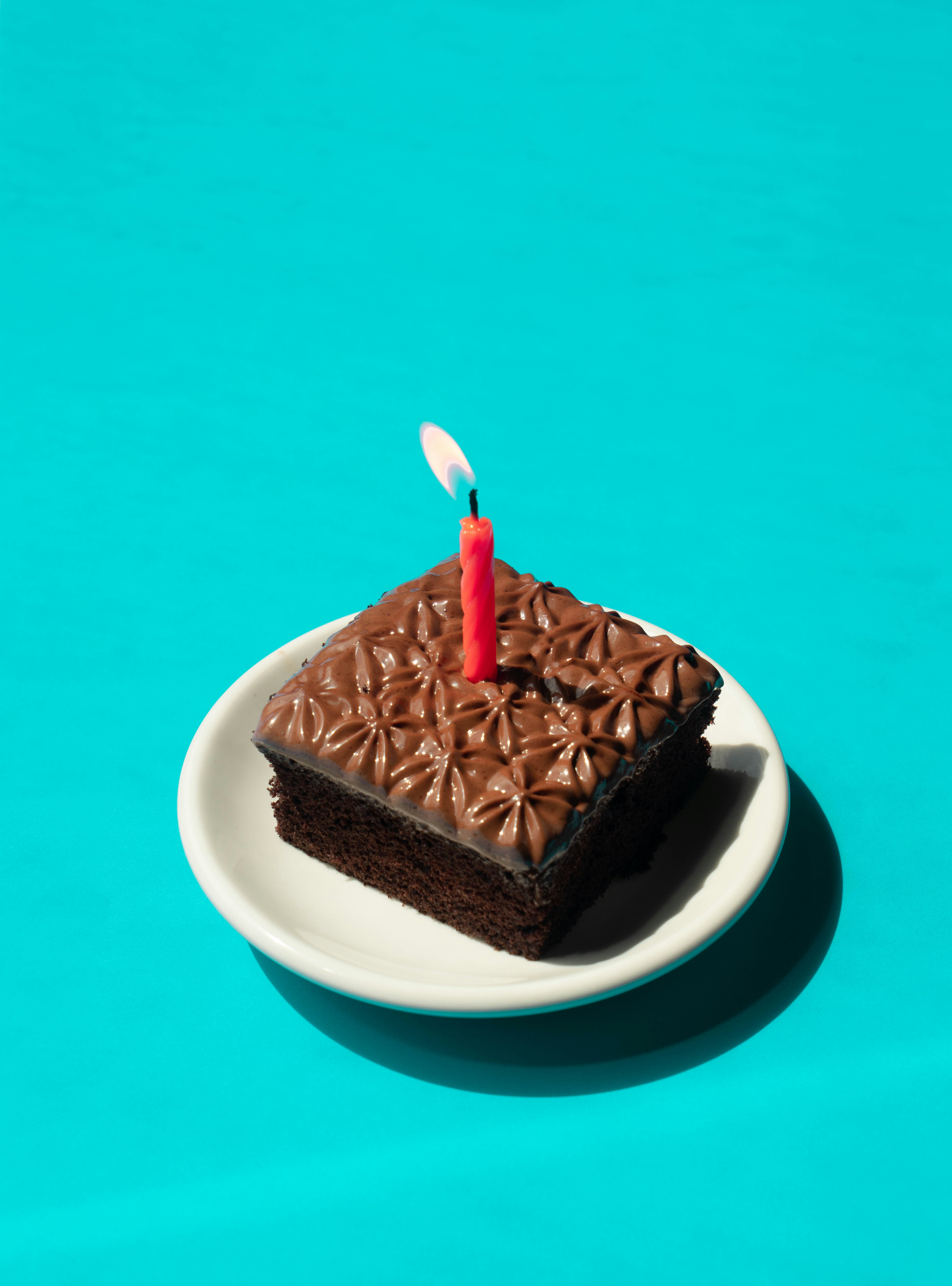 A chocolate cake with candles photo – Free Cake Image on Unsplash
