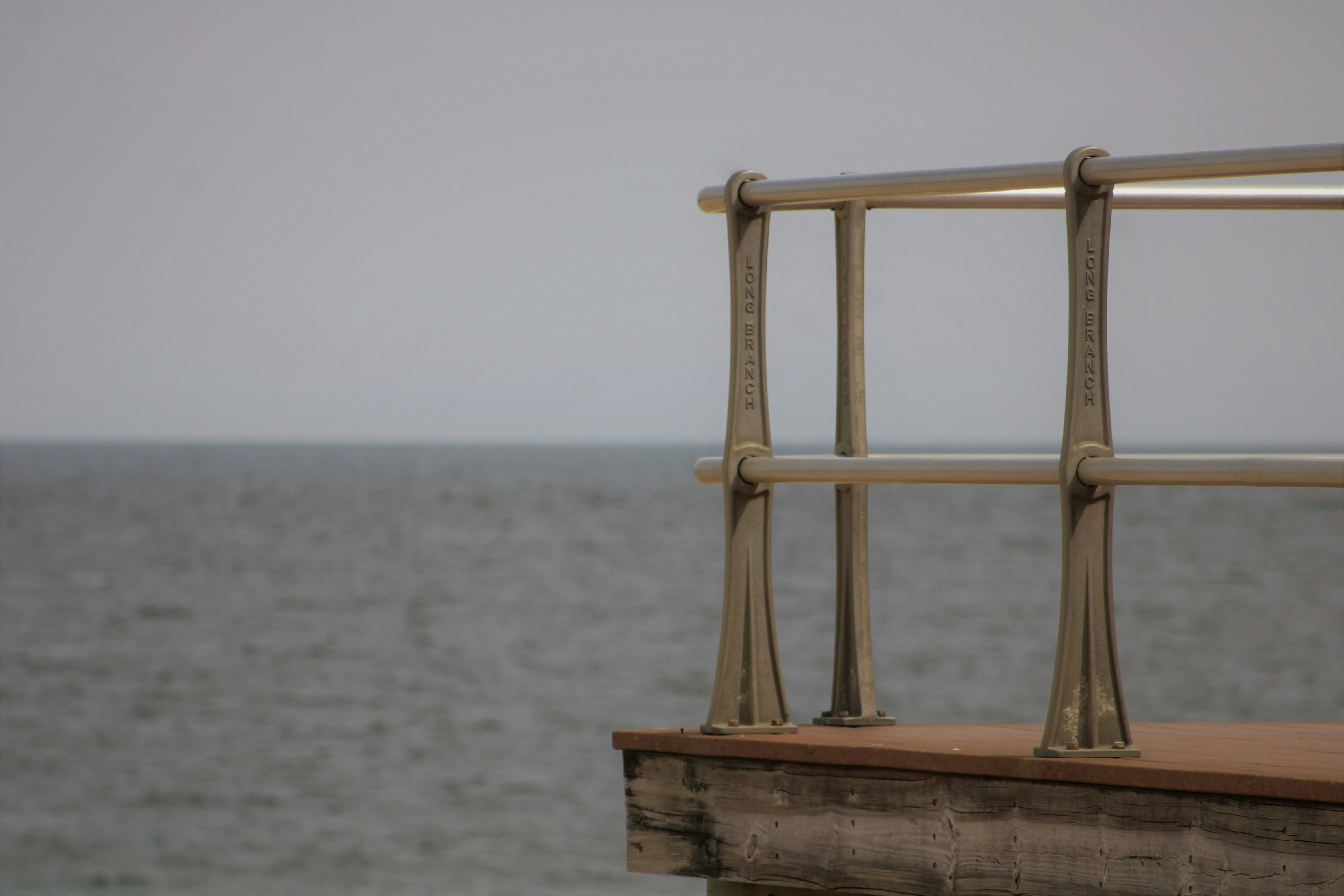 Pier Edge: The Quiet Conductor of Sea Silence