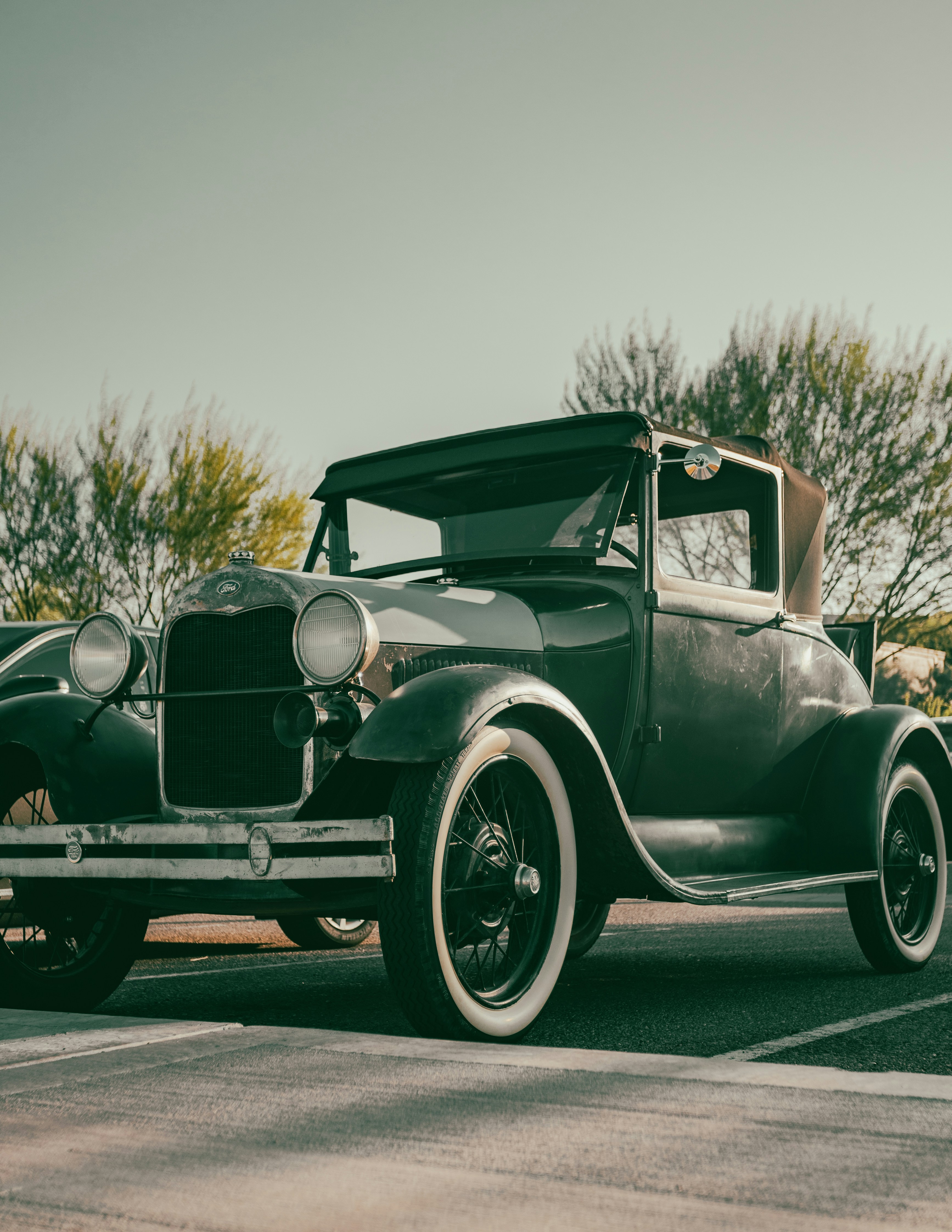 Un camion vert roule sur la route photo – Photo Voiture Gratuite sur ...